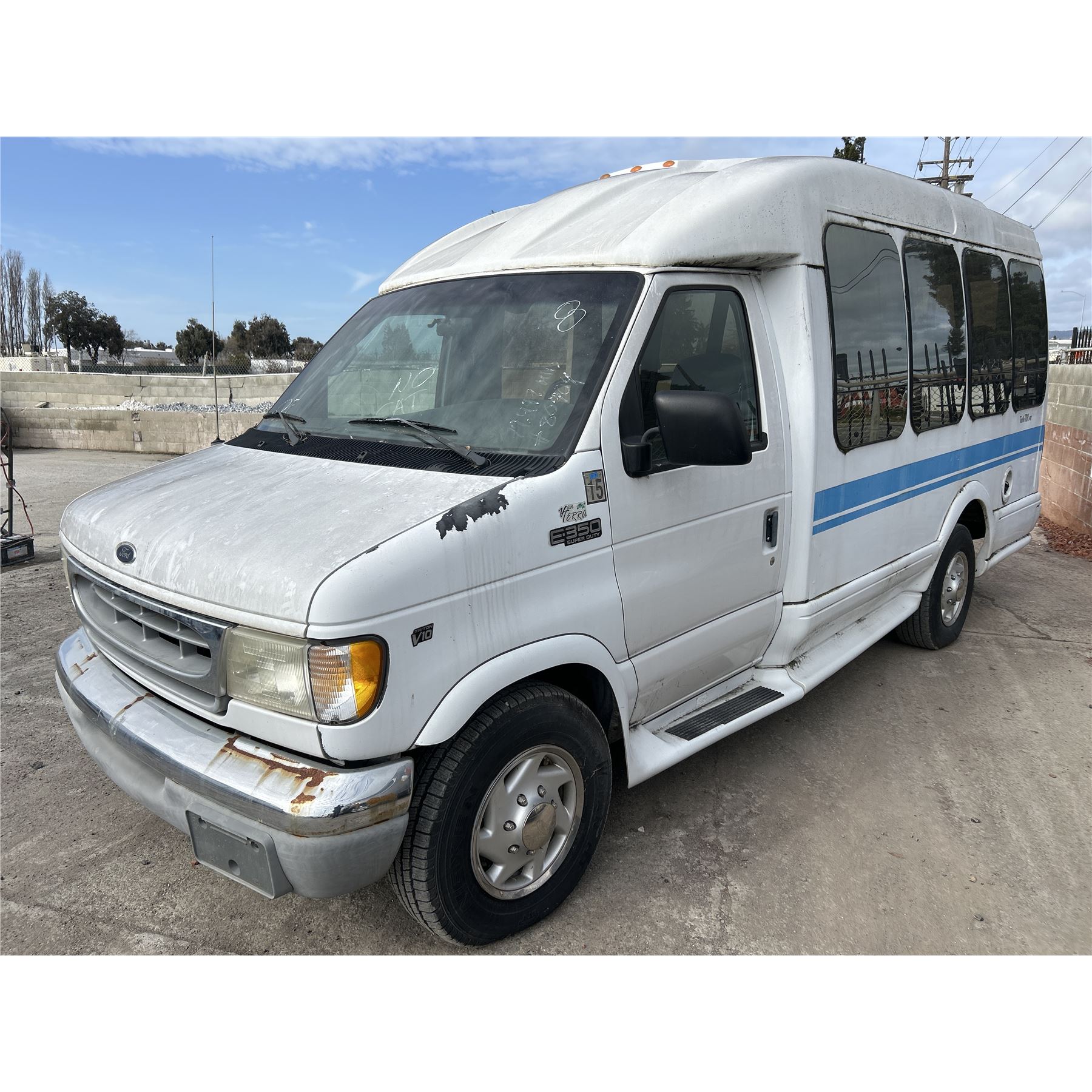 2001 Ford E-350