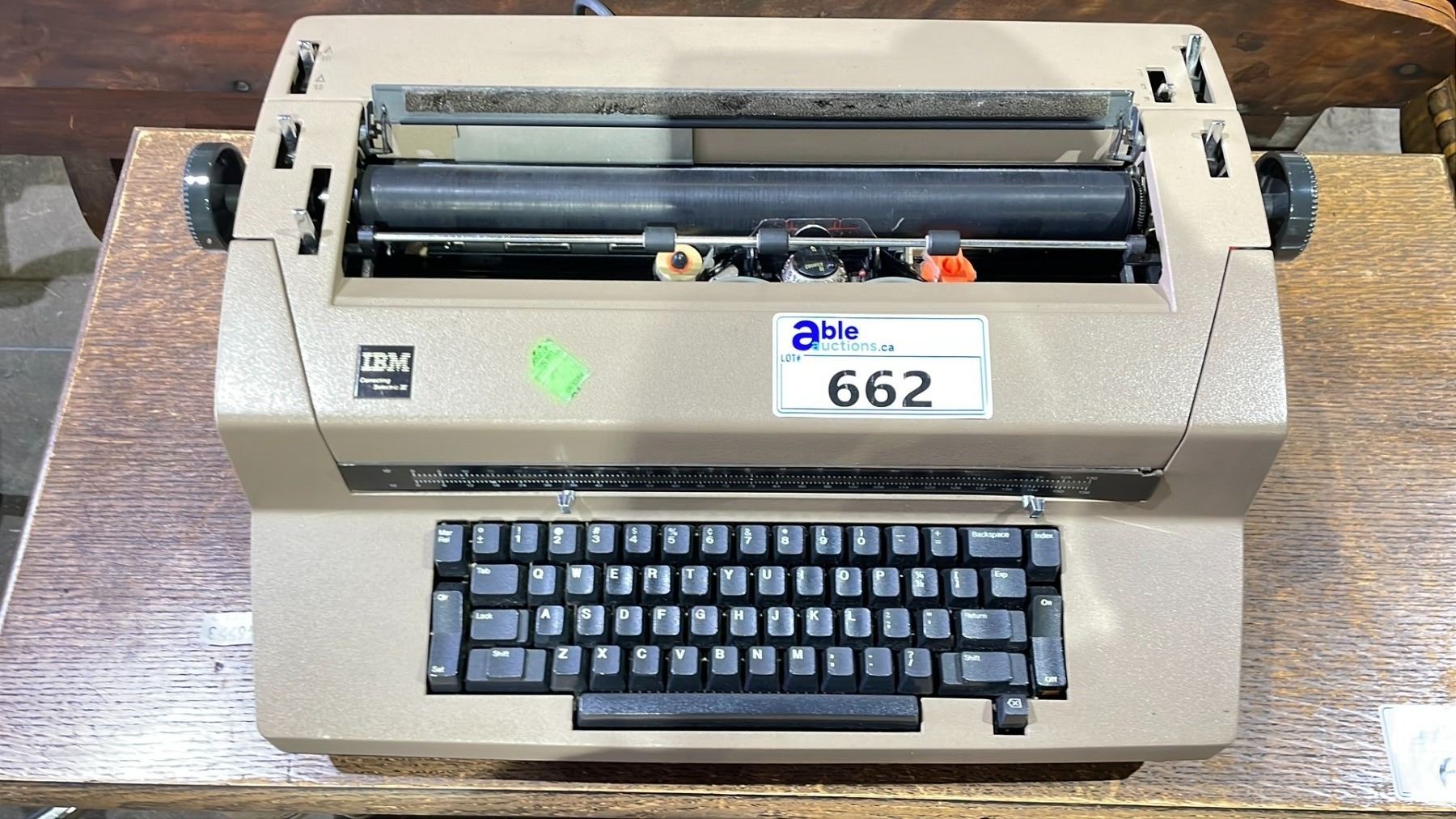 VINTAGE IBM CORRECTING SELECTRIC III ELECTRONIC TYPEWRITER - Able Auctions