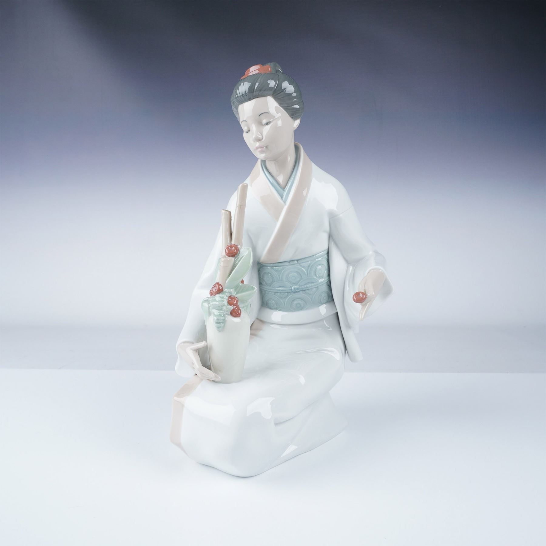 Nao by Lladro Figurine, Kneeling Geisha 1276