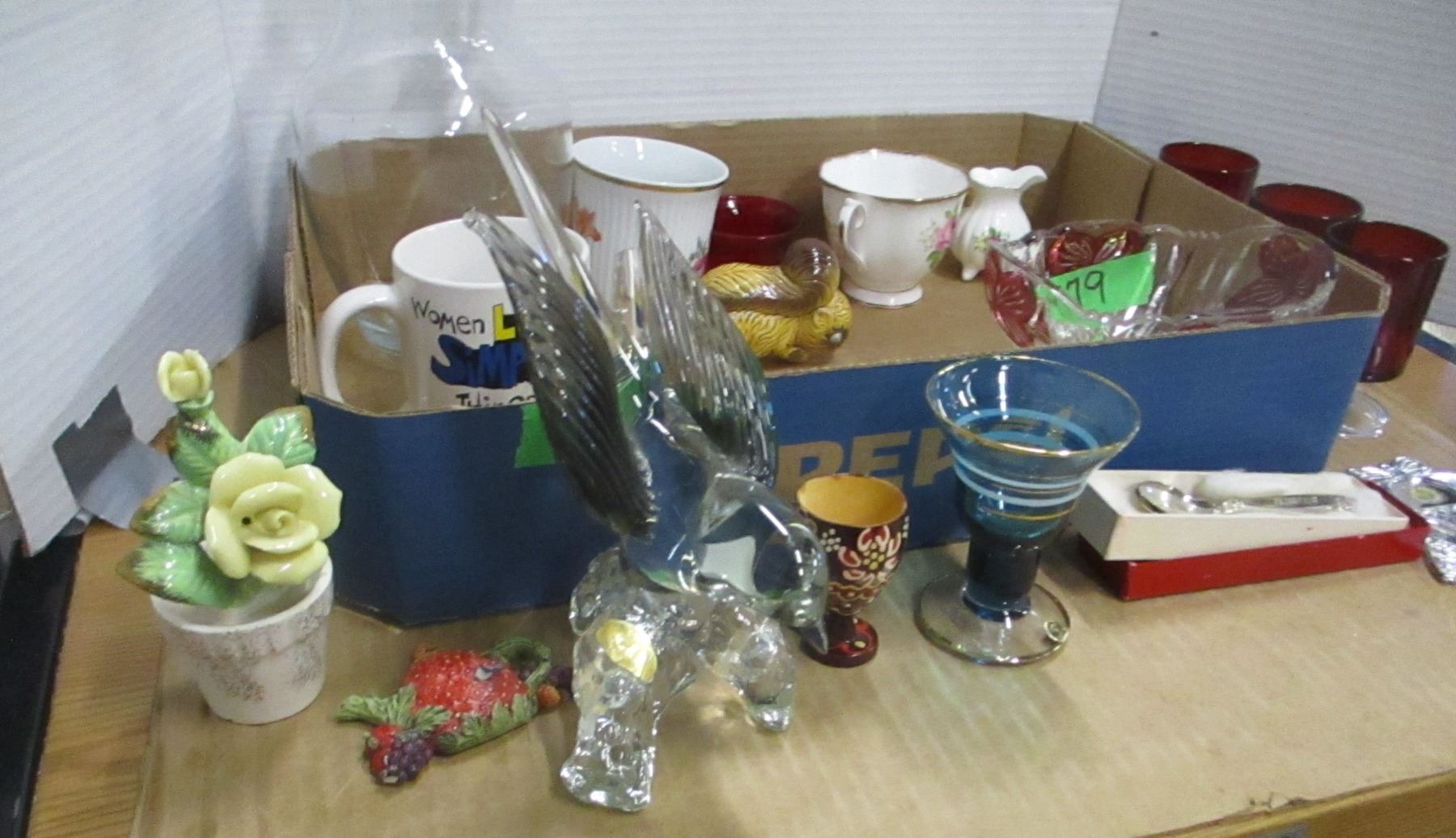 ESTATE/COLLECTABLE: FLAT C/W ASSORTED ORNAMENTS