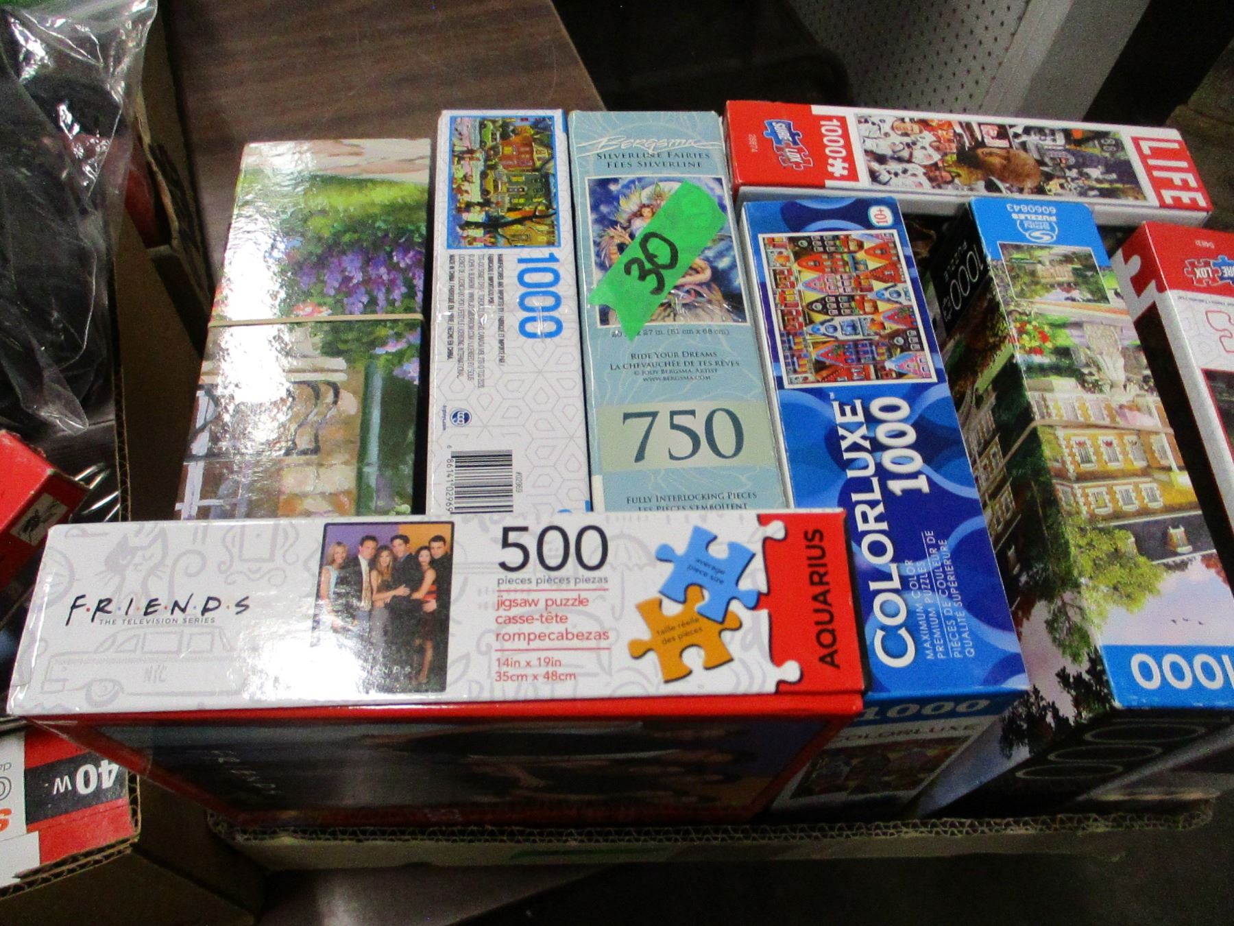 FLAT C/W 8 ASSORTED PUZZLES