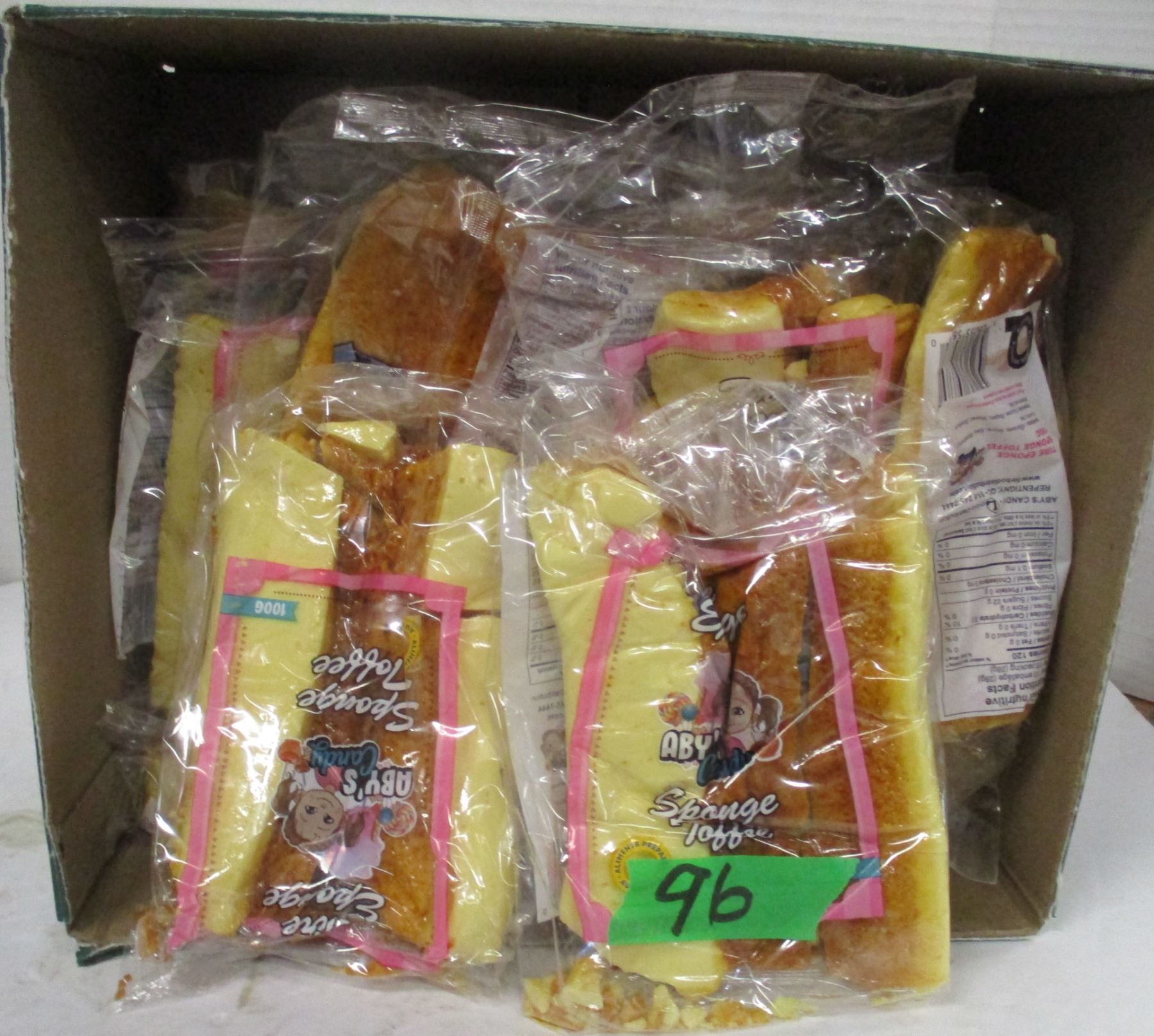 FREIGHT DAMAGE (AS IS): FLAT C/W 12 PIECES SPONGE TAFFY