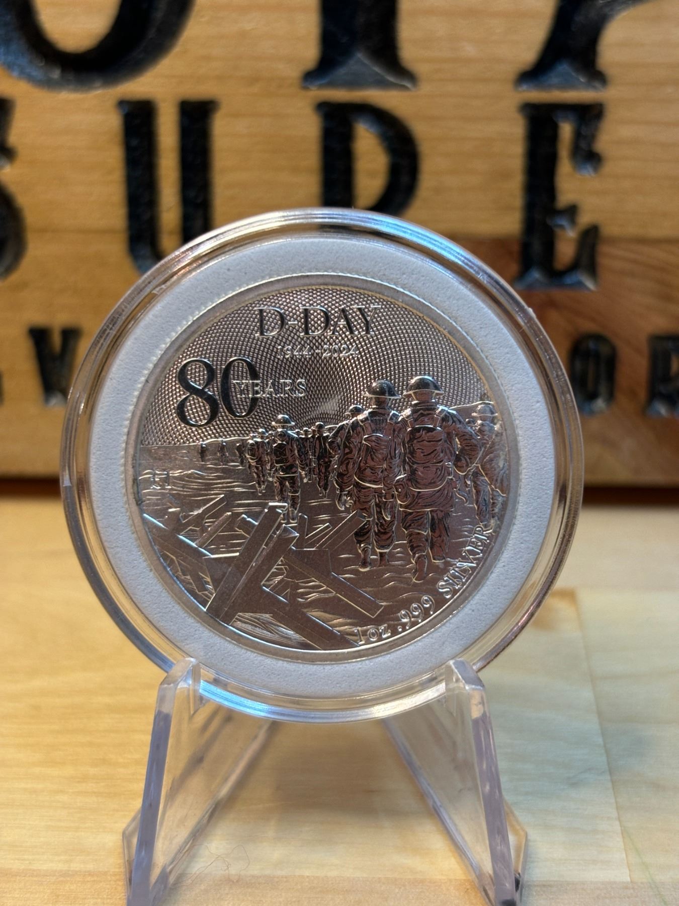 Lot 52-1) 1 oz D-Day 80th Anniversary silver coin