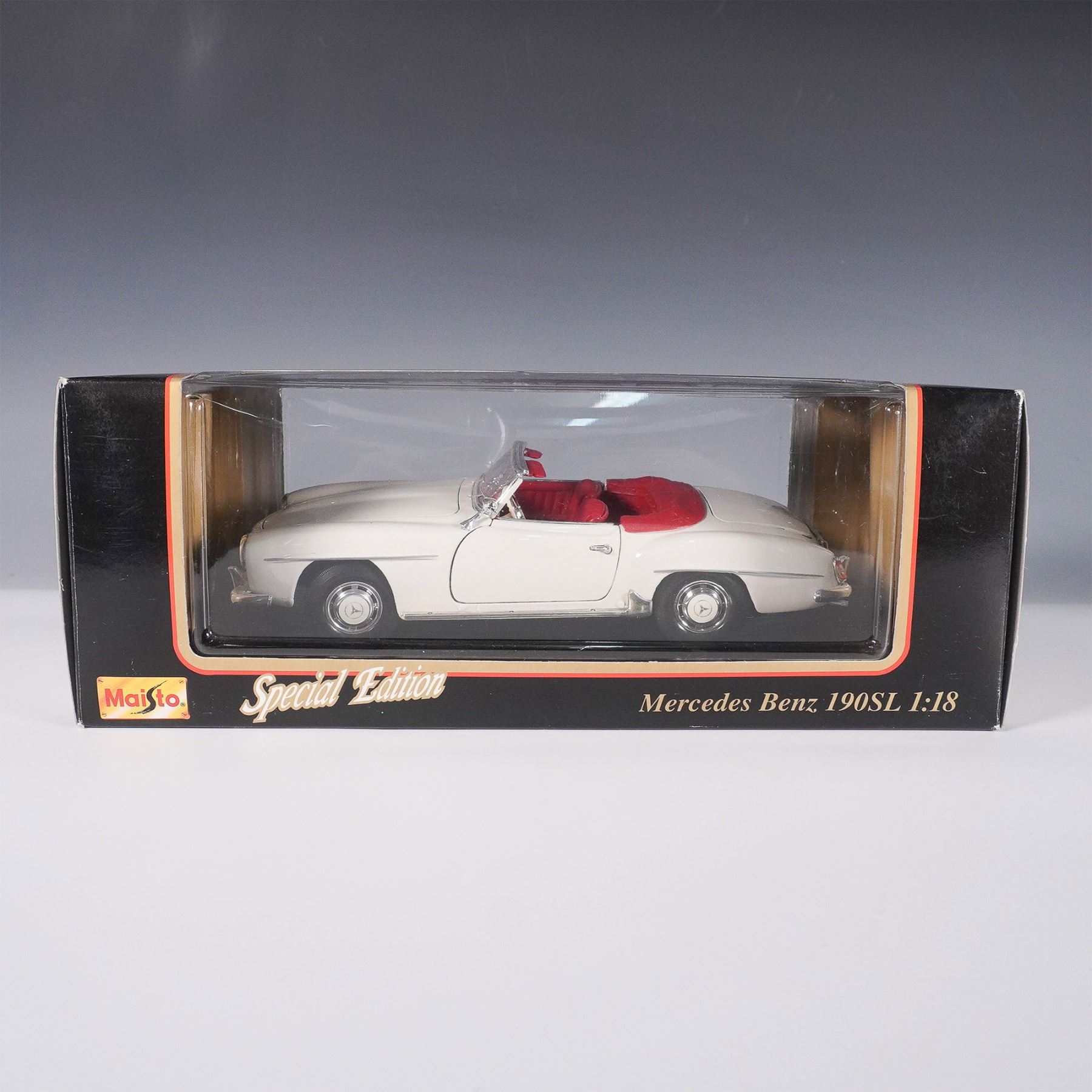 Maisto 1:18 Scale Mercedes-Benz 190SL Diecast Model Car