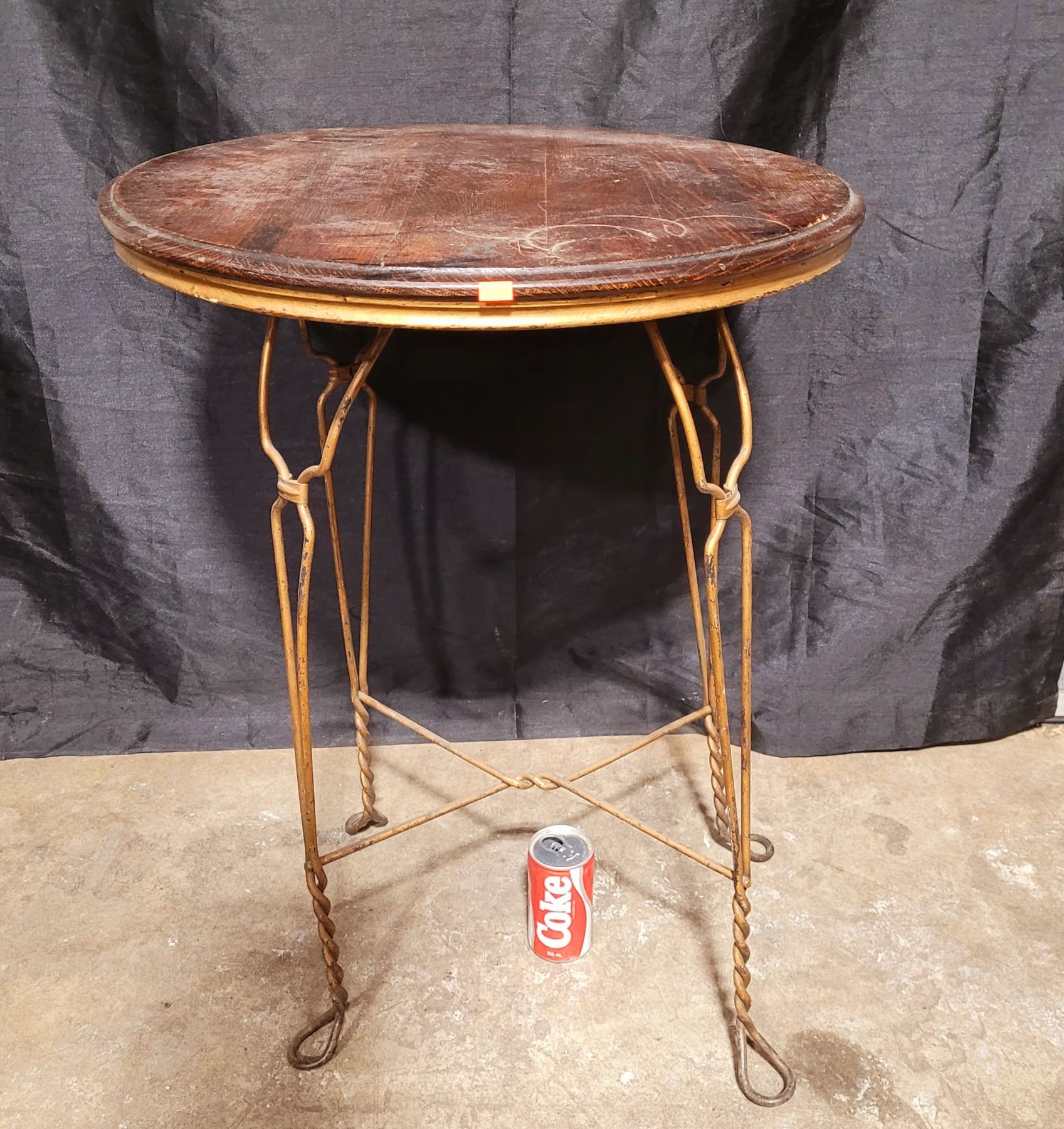 VTG Ice Cream Parlor Table