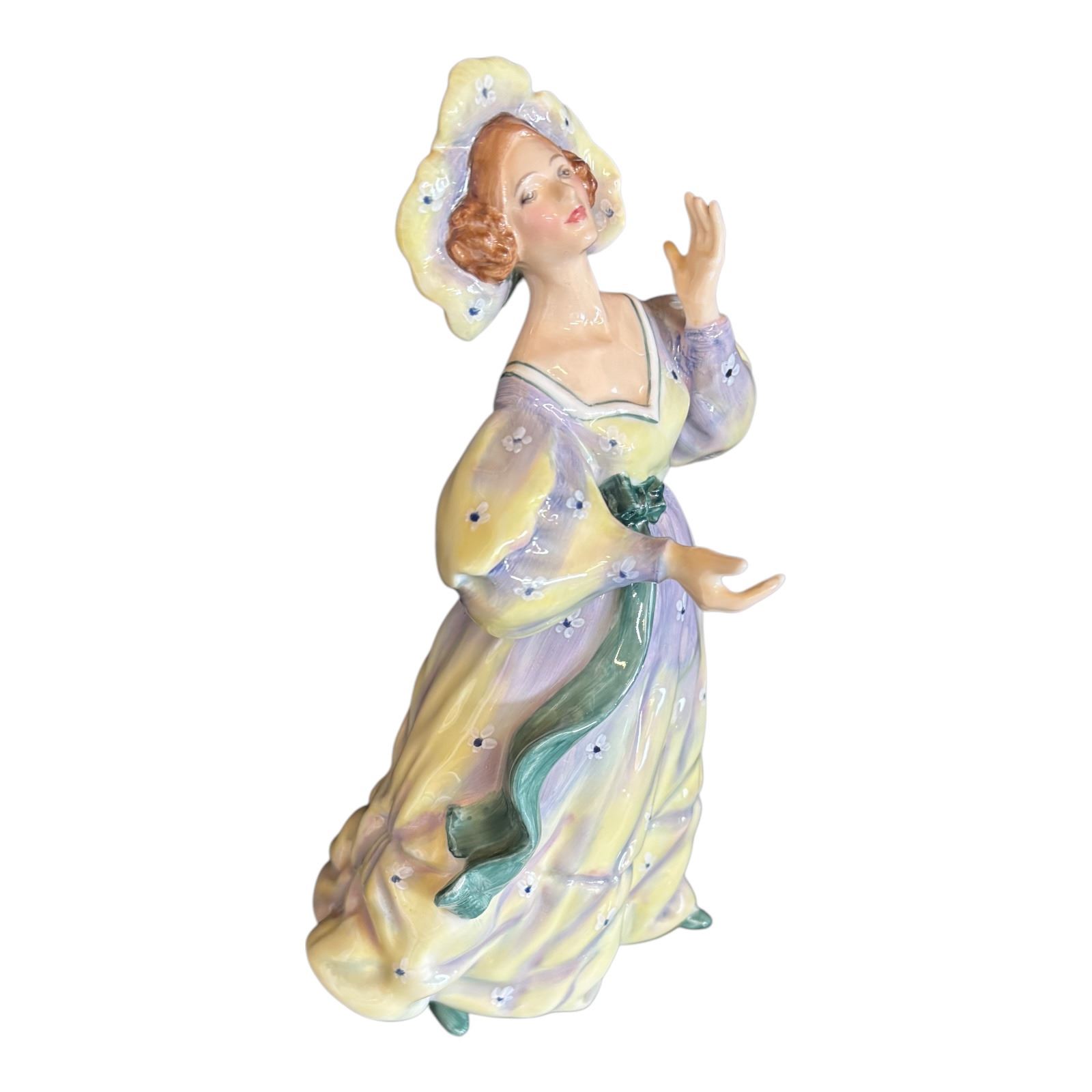 ROYAL DOULTON - LADY GRAND MANNER
