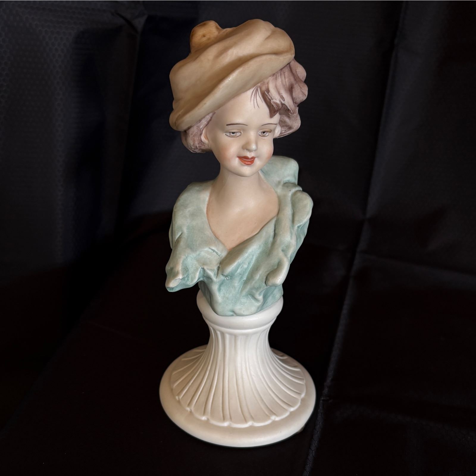 VINTAGE BUST