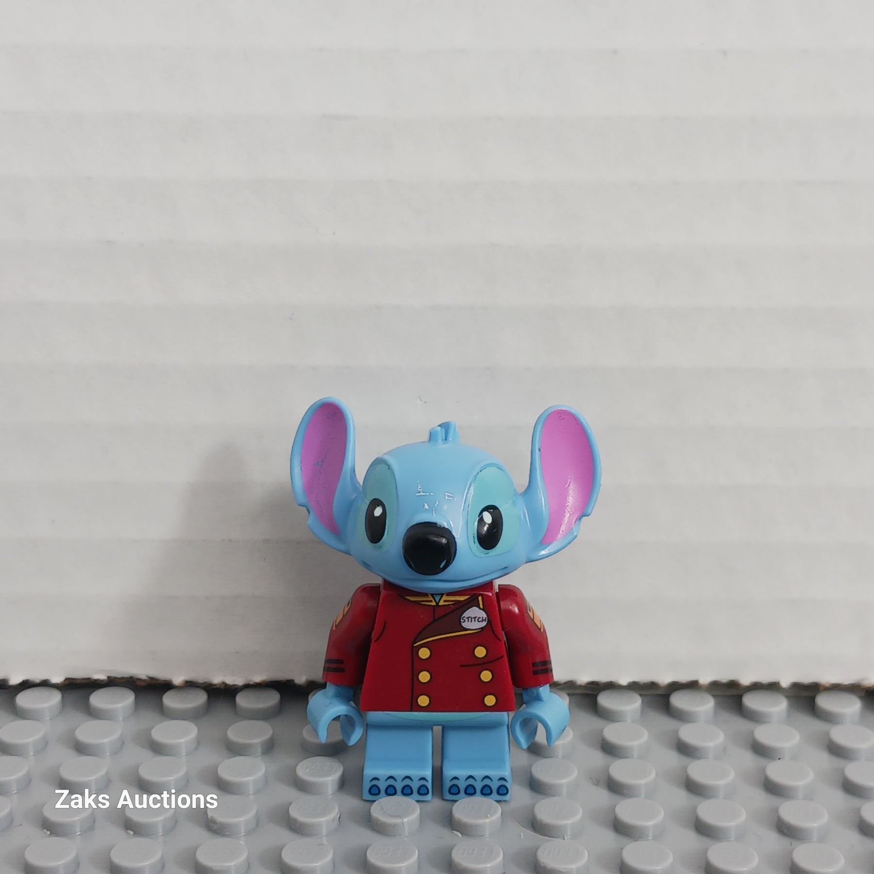 Stitch Bellhop, Disney Minifigure