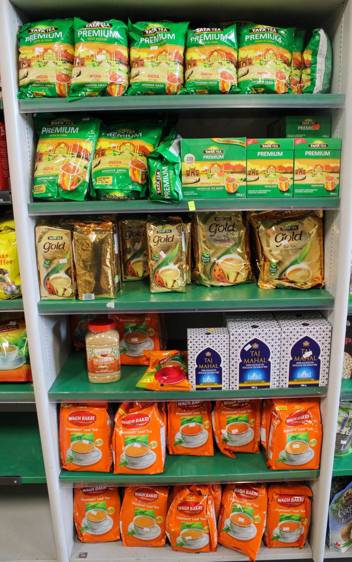 LARGE LOT OF ASSORTED TEAS