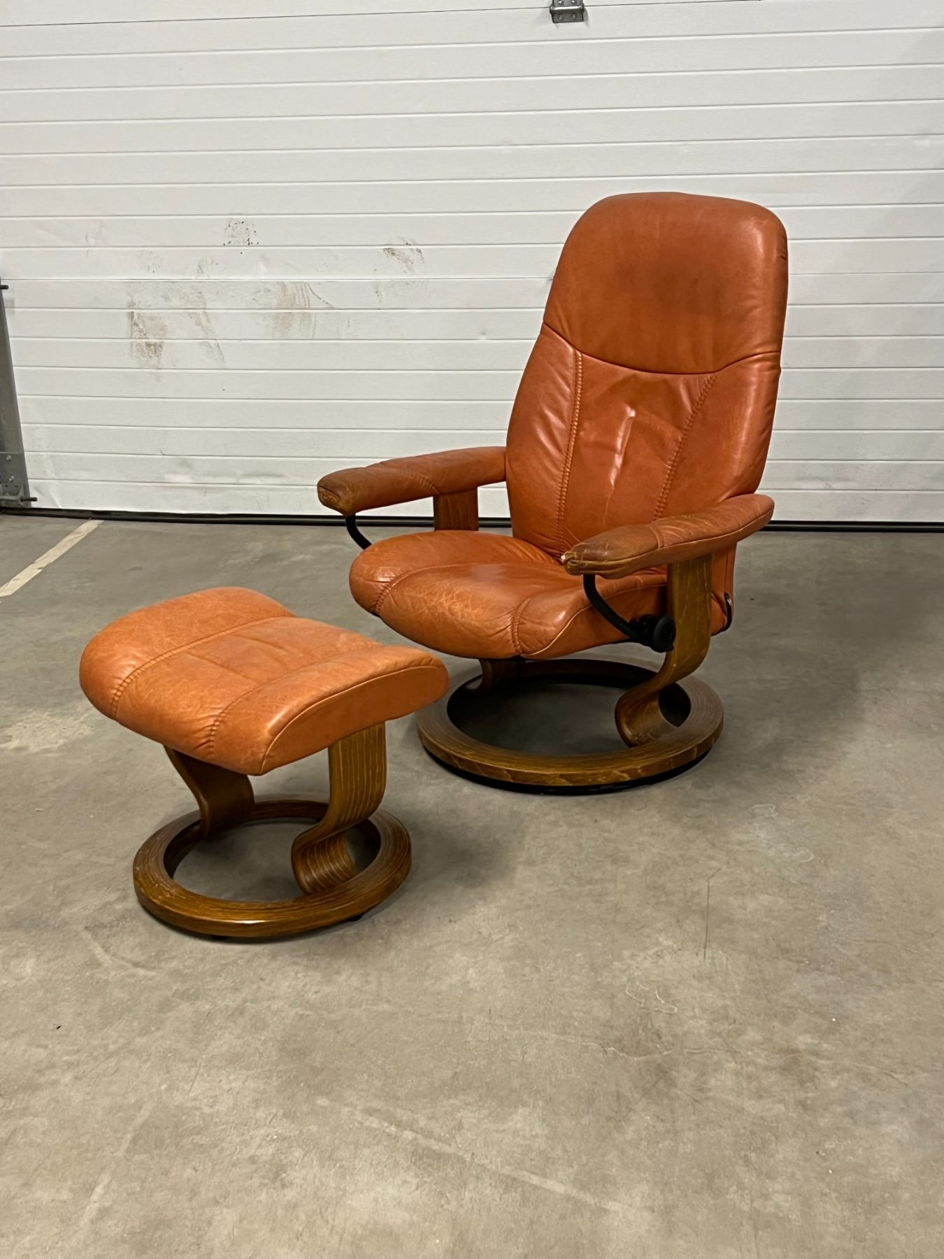 AS IS Ekornes (Norway) Stressless Lounge & Ottoman - see all photos for ...