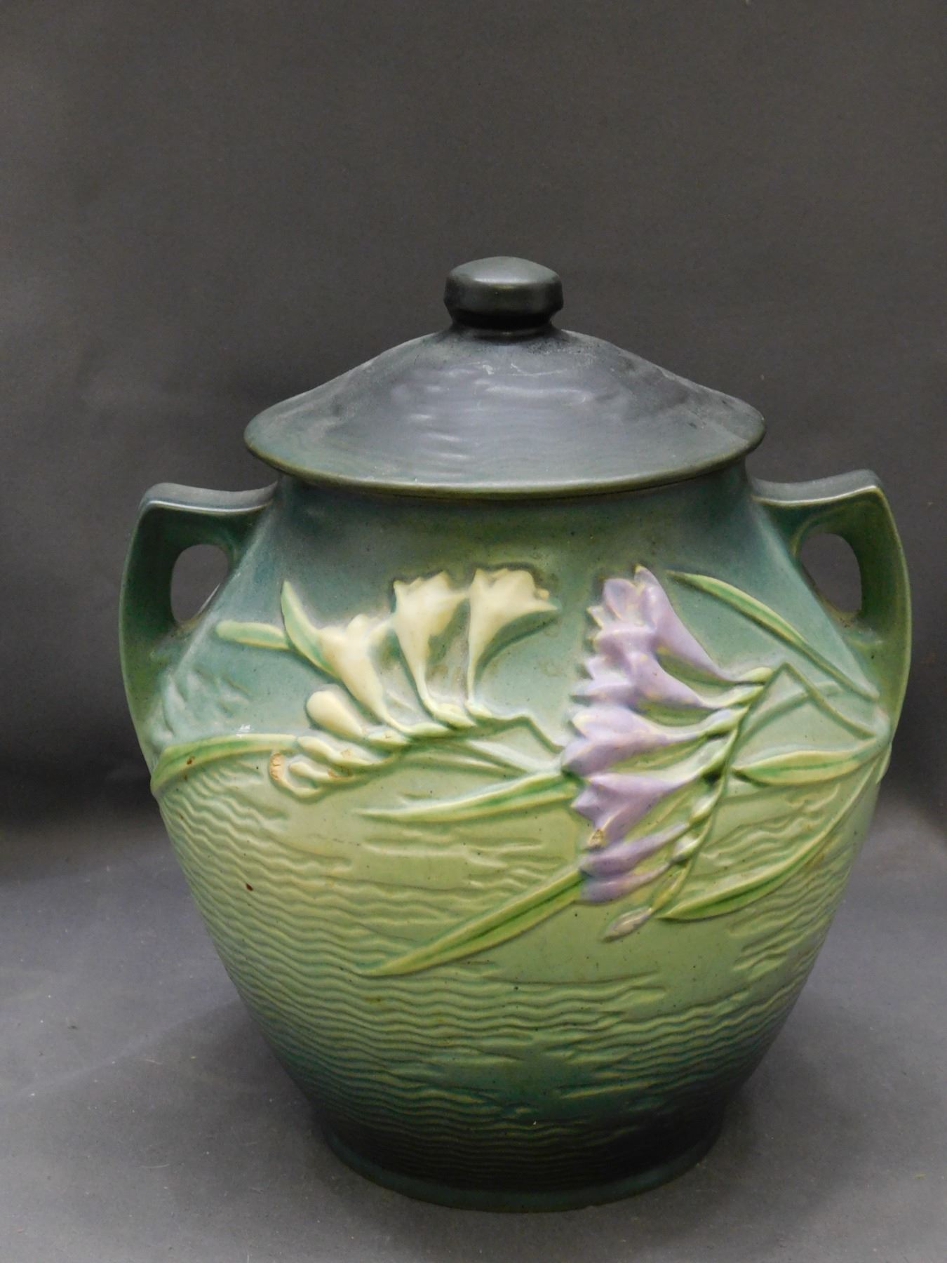 Roseville Freesia Cookie Jar (lid damage)