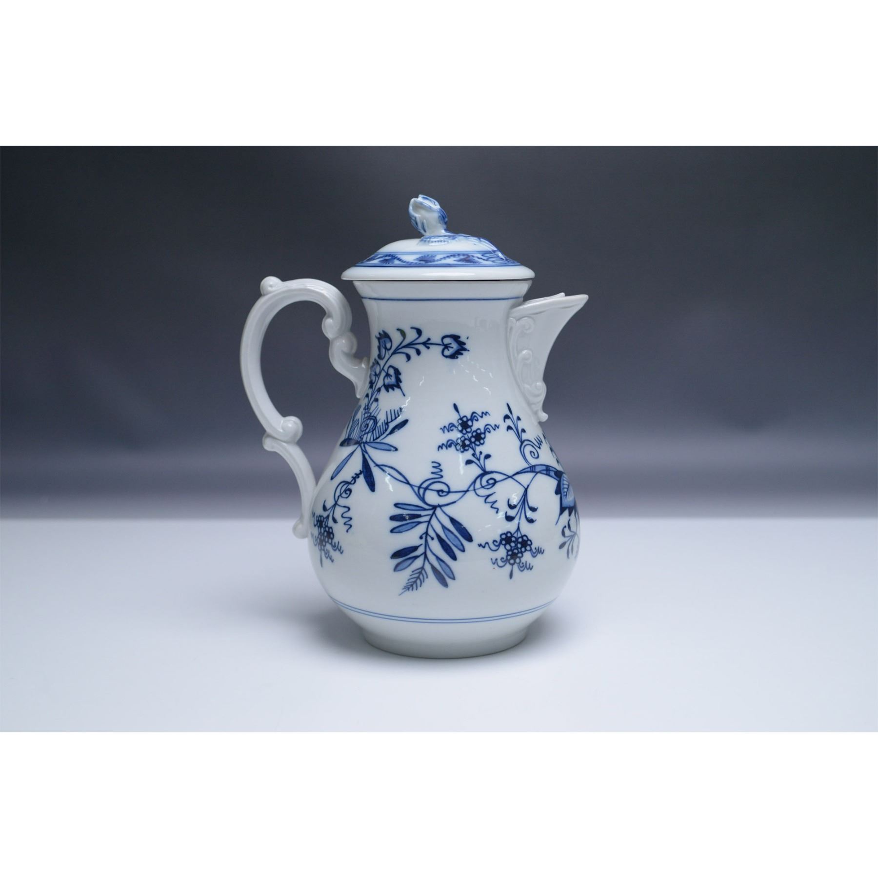 Carl Teichert Meissen, Porcelain Coffee Pot, Blue Onion Design