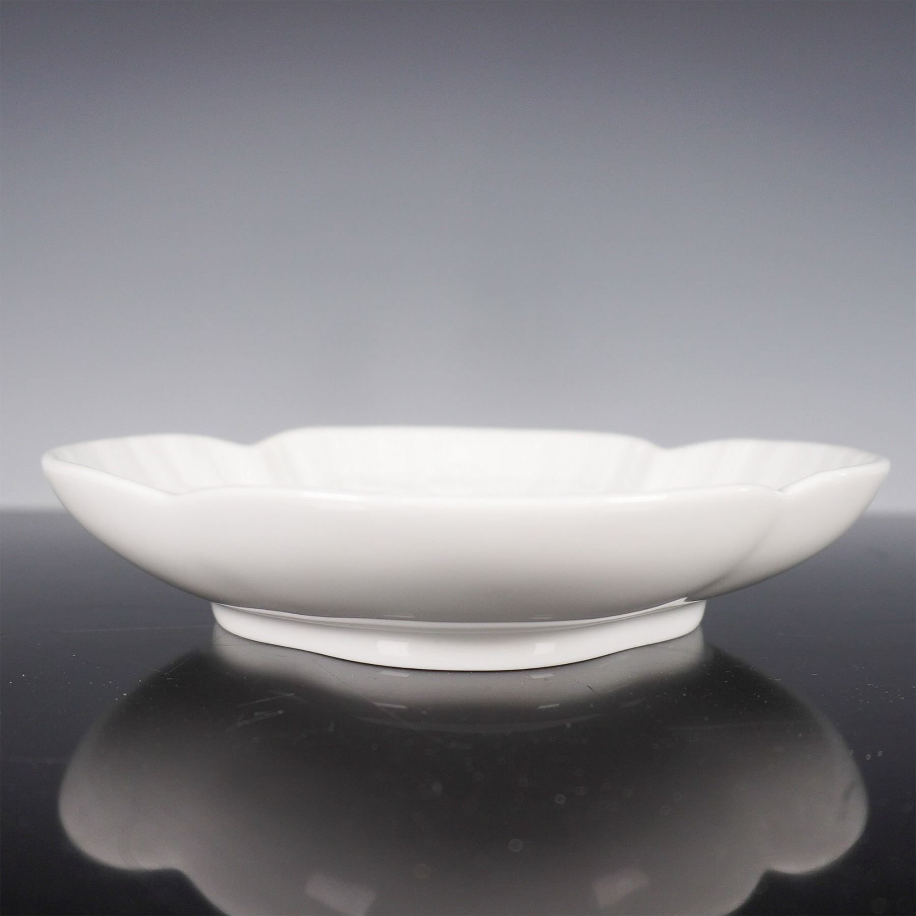 Meissen White Porcelain Swan Service Shell Dish with Box