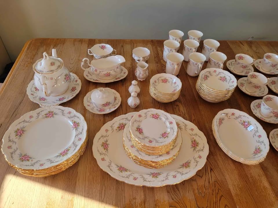 1969 Royal Albert Tea Set (50 pcs.) - Schmalz Auctions