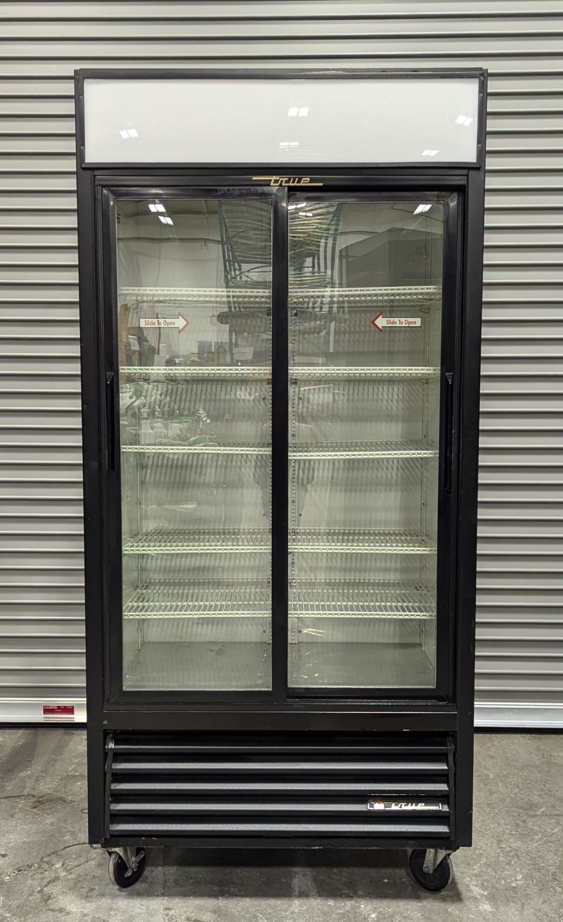 True GDM-33 40" Double Sliding Door Glass Cooler|9262/R5