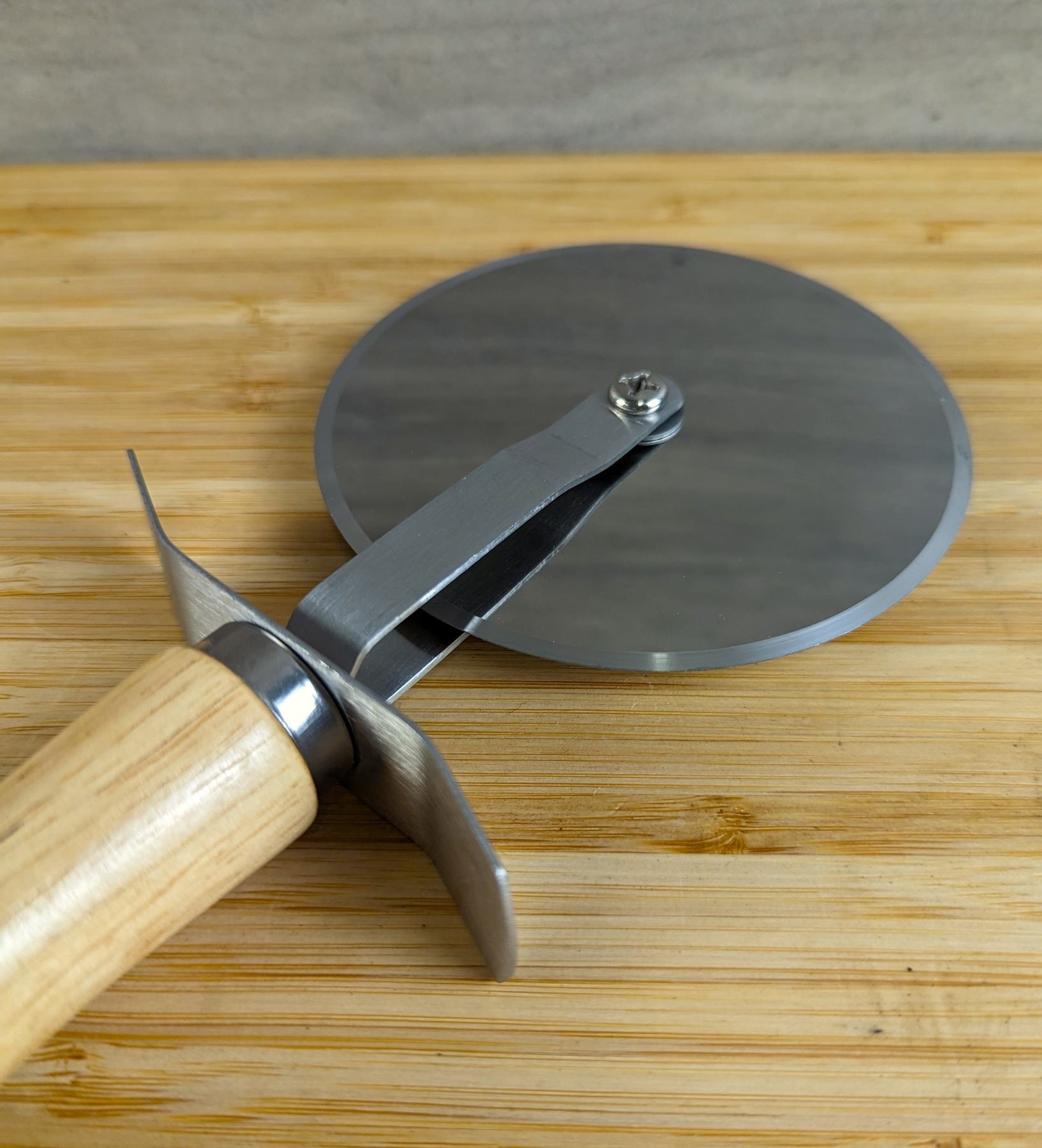 4" Blade Pizza Cutters with Wooden Handles - Lot of 4