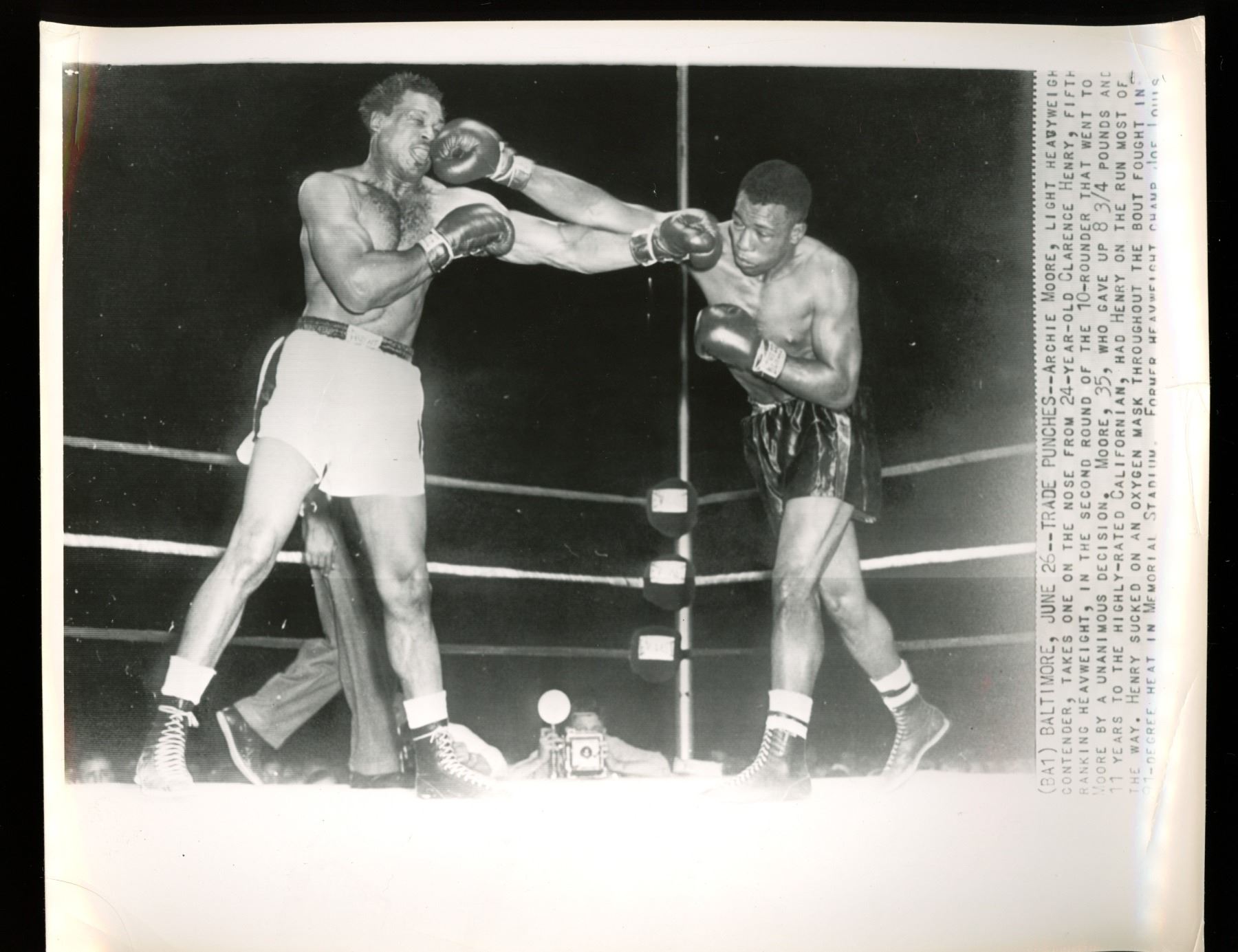 Original Black & White Boxing Wire Photo Moore/Henry
