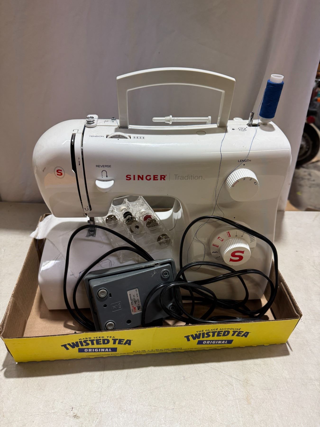 Singer tradition, sewing machine