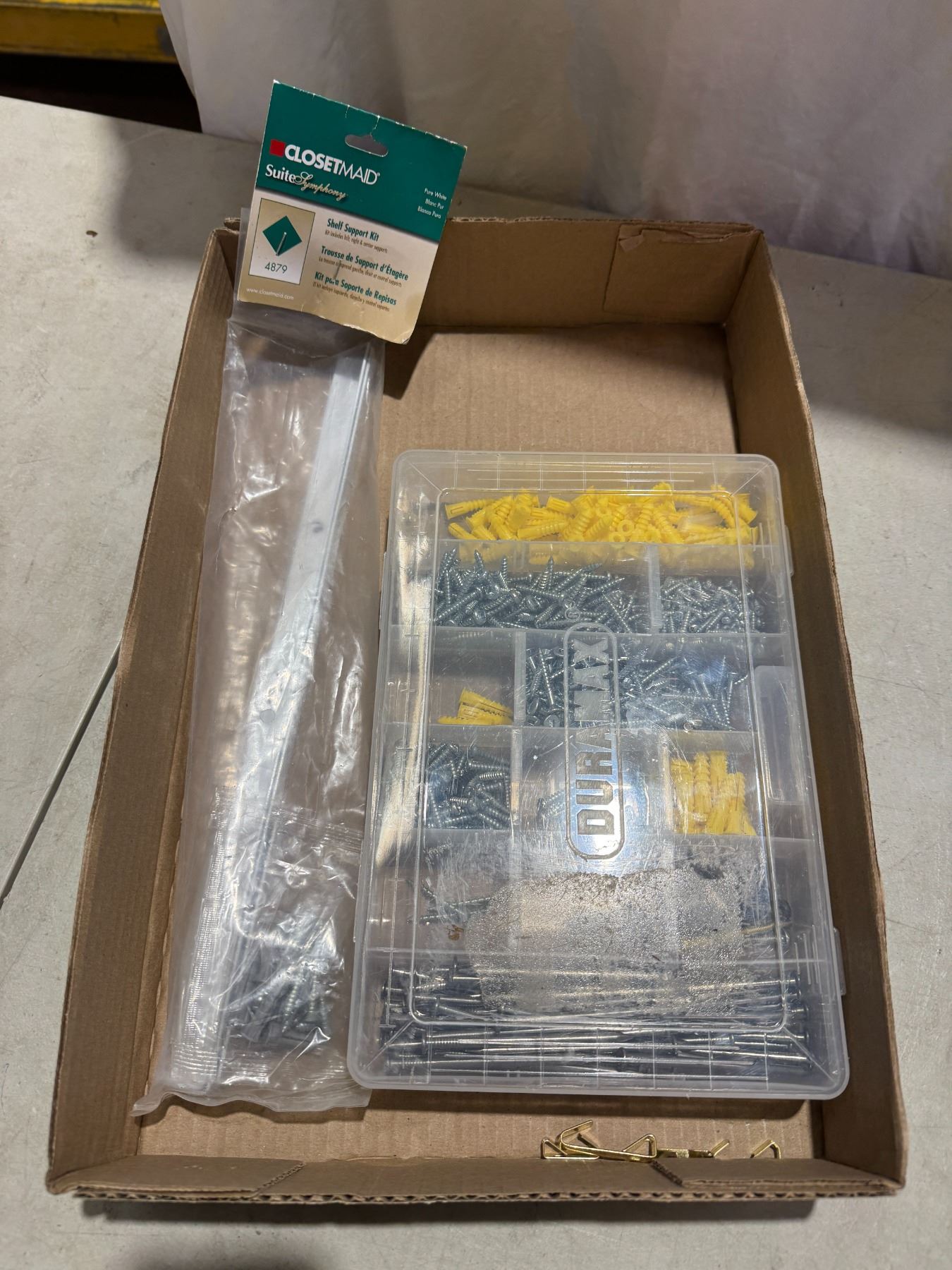 Shelf, support kit and screws, etc.