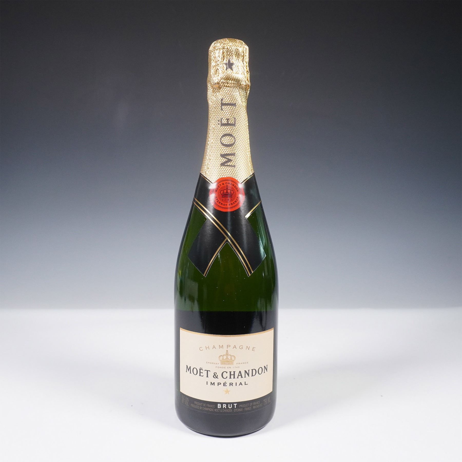Moet & Chandon Imperial Brut Champagne, Limited Edition Gift Box