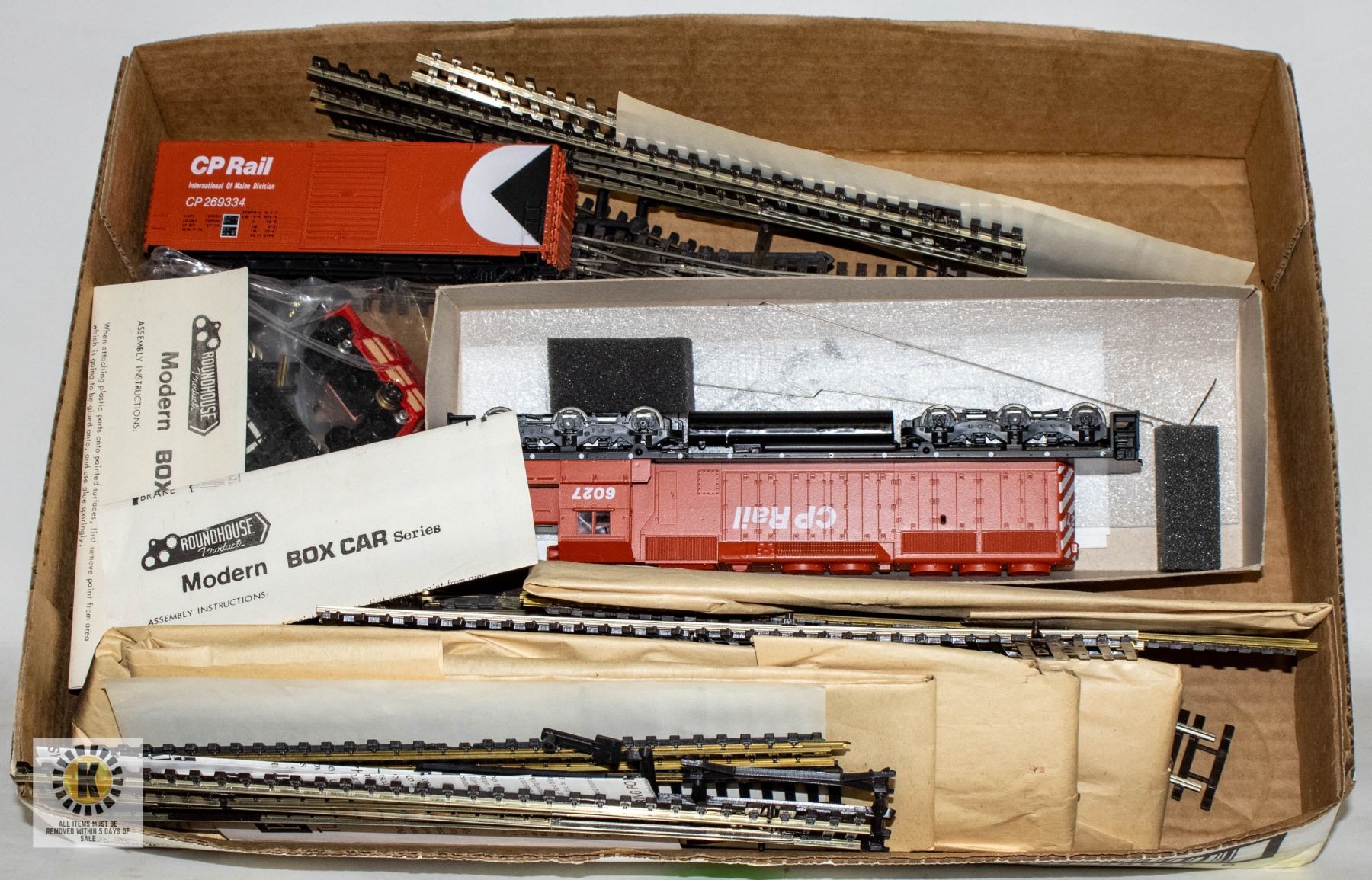 HO MODEL TRAIN CP ENGINE & BOX CAR & UNUSED TRAIN