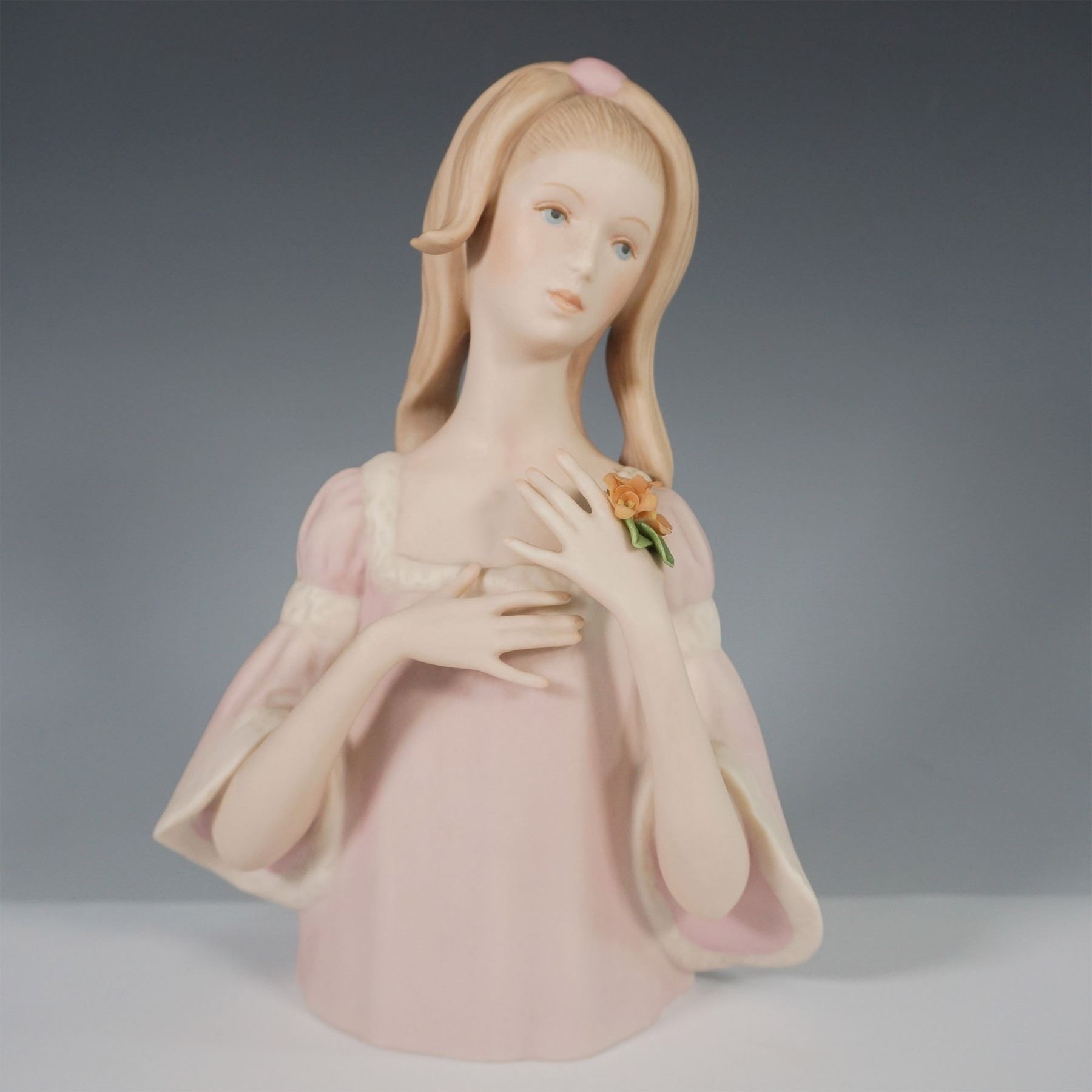 Goebel Bust of a Young Lady