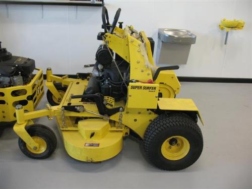 2006 GREAT DANE SUPER SURFER 52" COMMERCIAL LAWNMOWER