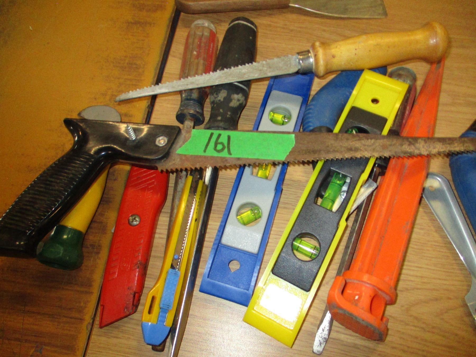 ESTATE: FLAT C/W ASSORTED TOOLS