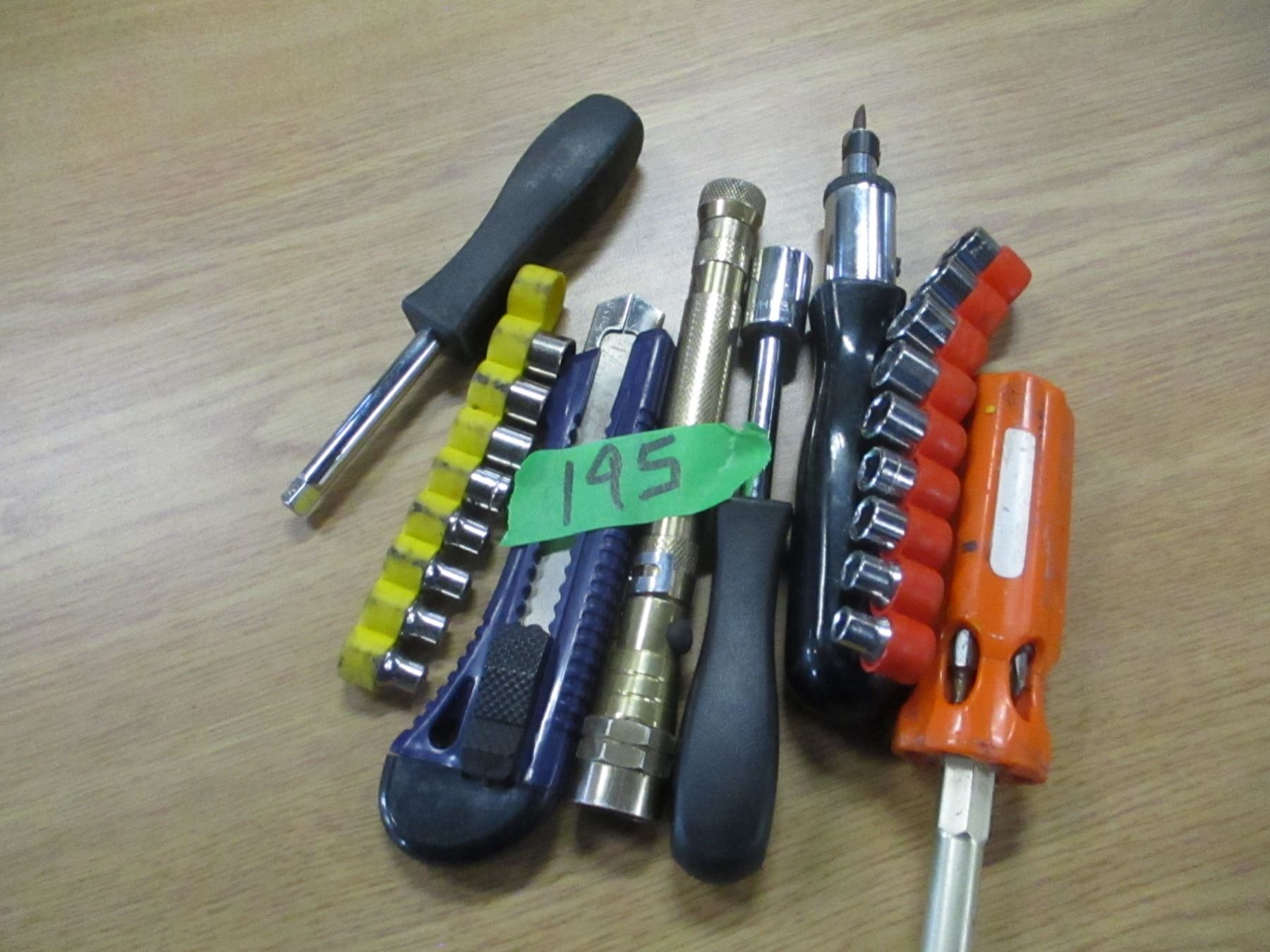 ESTATE: BOX C/W ASSORTED TOOLS