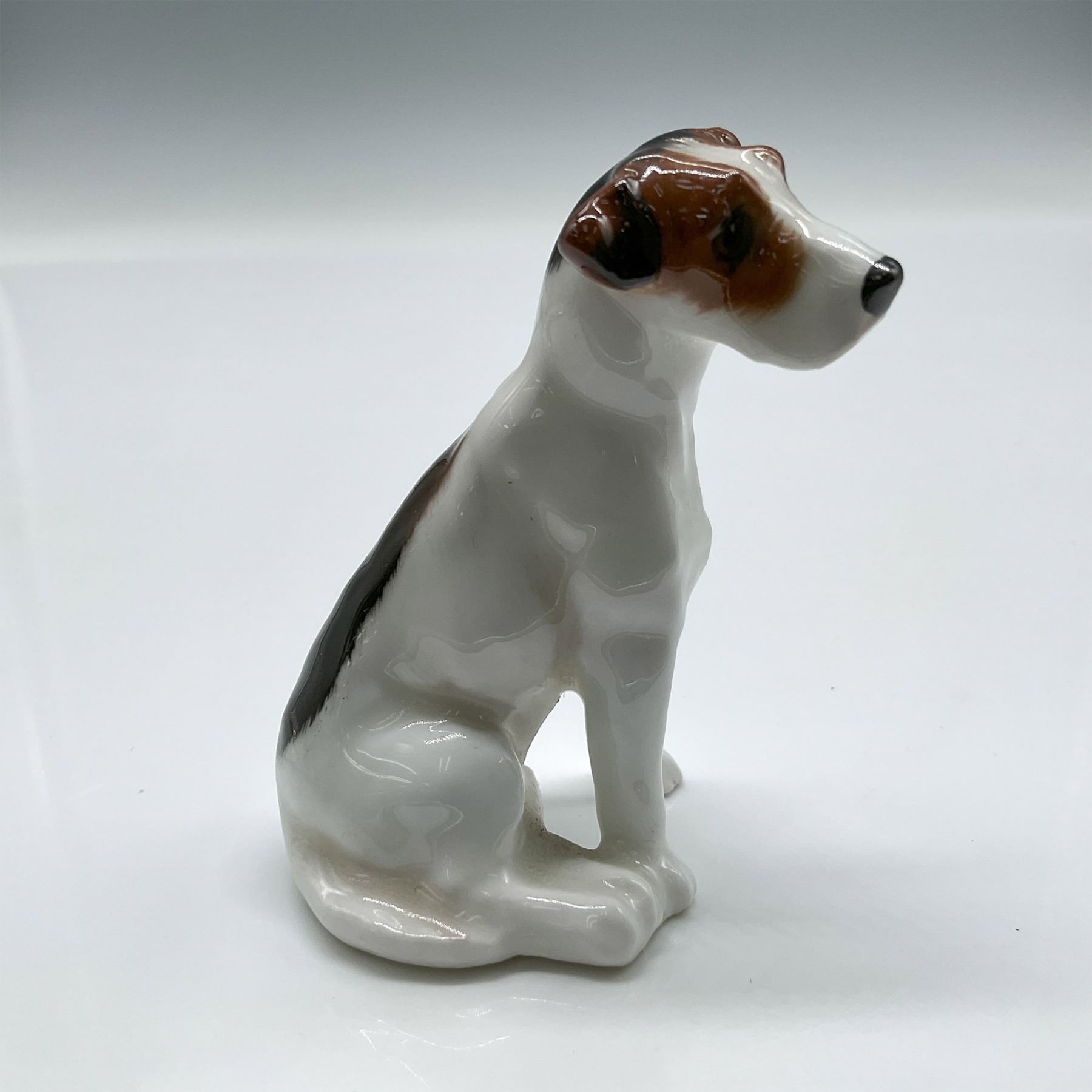 Royal Doulton Dog Figurine, American Foxhound K7