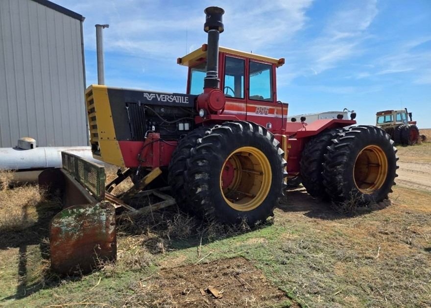 895 4WD Versatile Tractor
