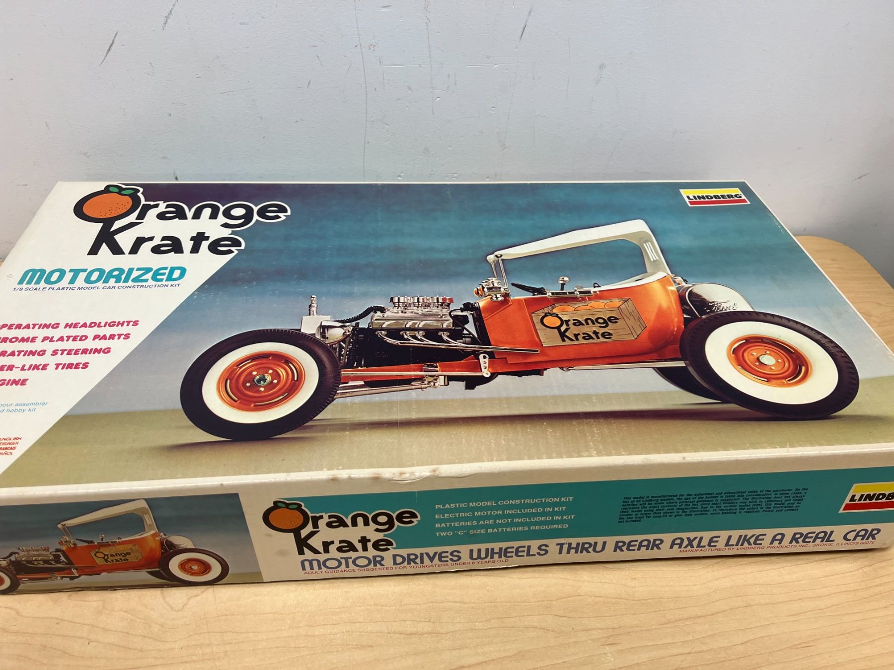 Vintage Lindberg Orange Krate Motorized 1/8 Scale Model Kit