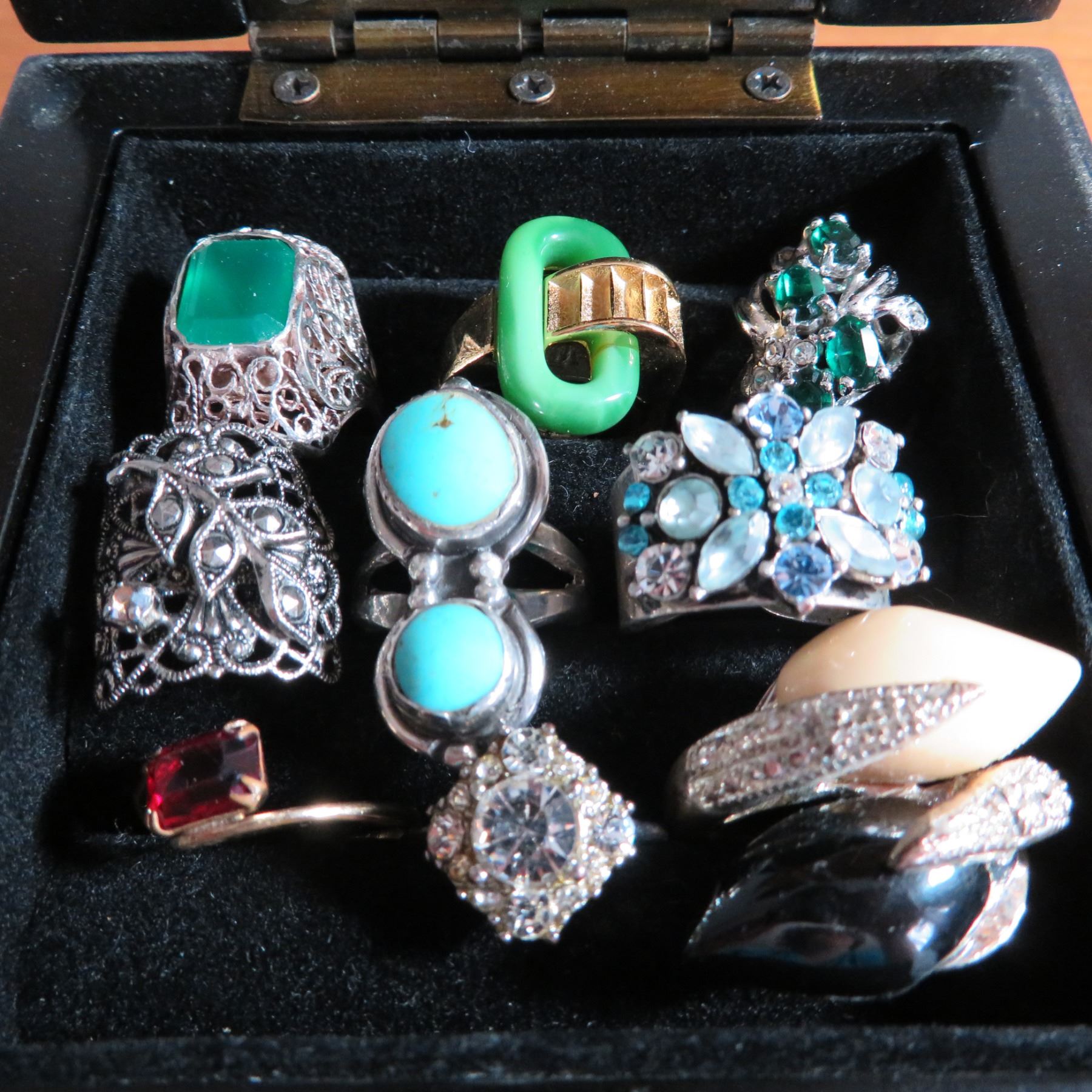 Cute ring jewelery box. Includes 9 rings of assorted sizes. See photos ...