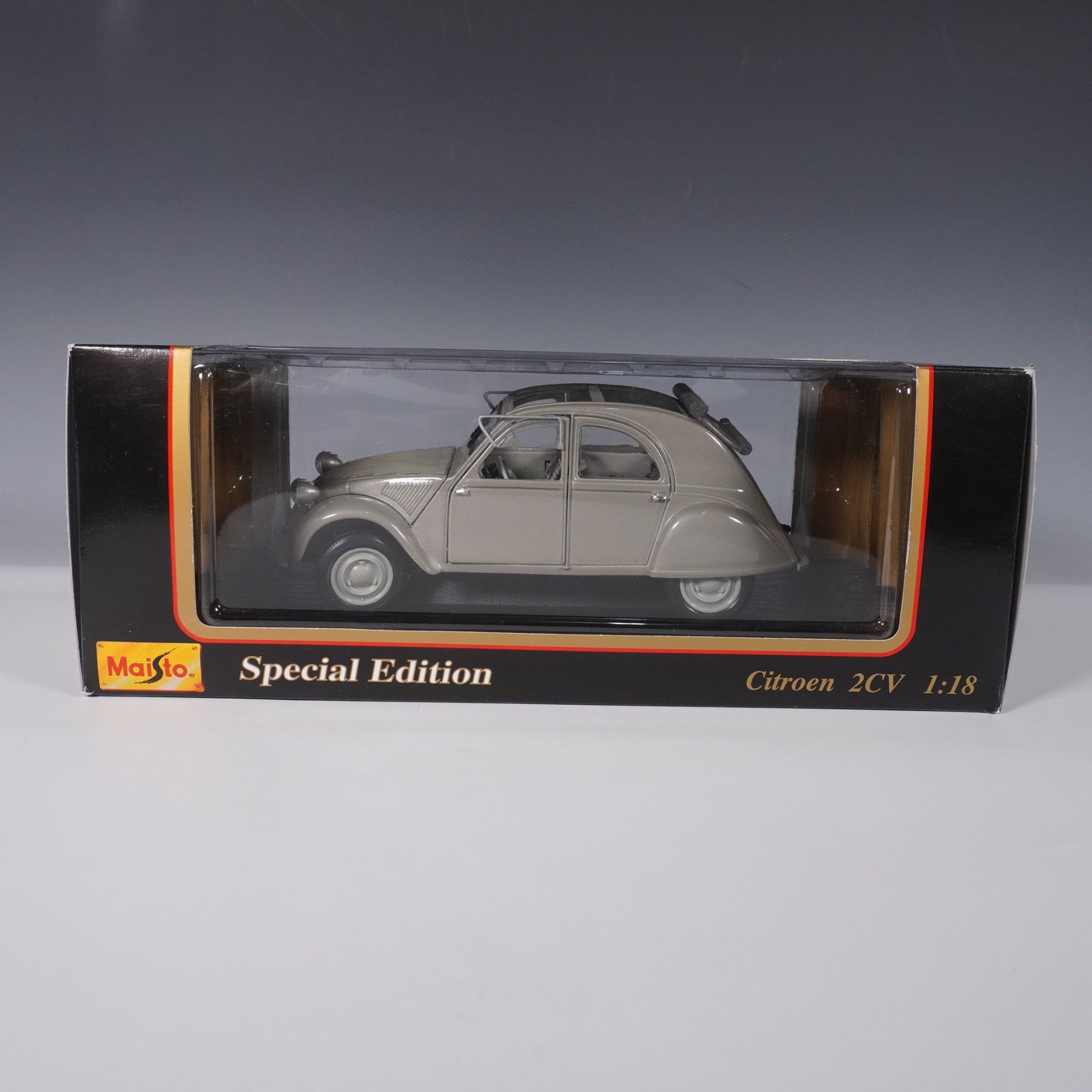 Maisto 1:18 Citroen 2CV 1952 Diecast Model Car