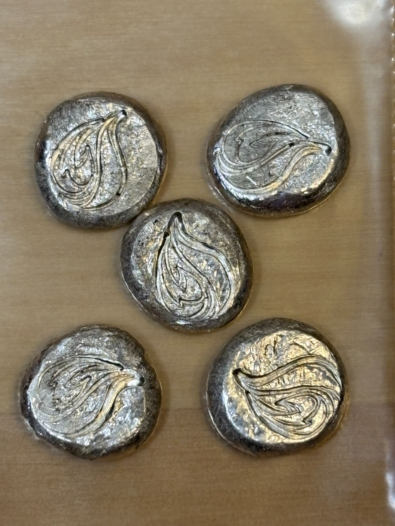 Lot 98-1) 5x1/10 oz Silver Designed nuggets