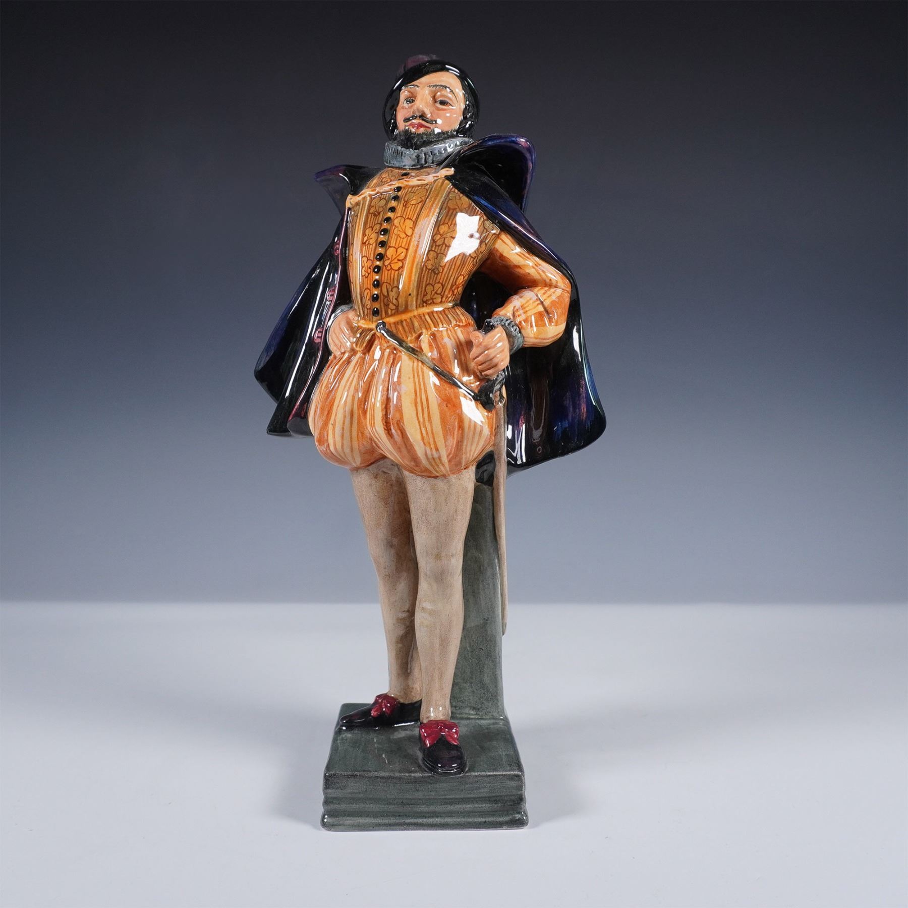 Royal Doulton Porcelain Figurine, Sir Walter Raleigh HN2015