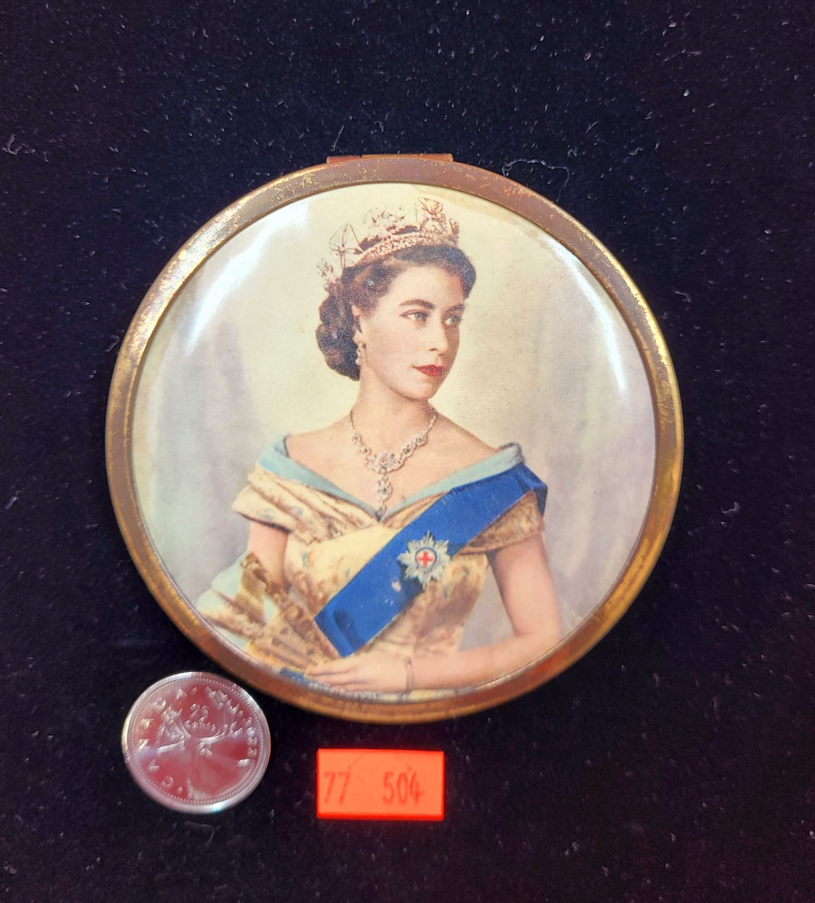 VTG Queen Elizabeth Powder Compact