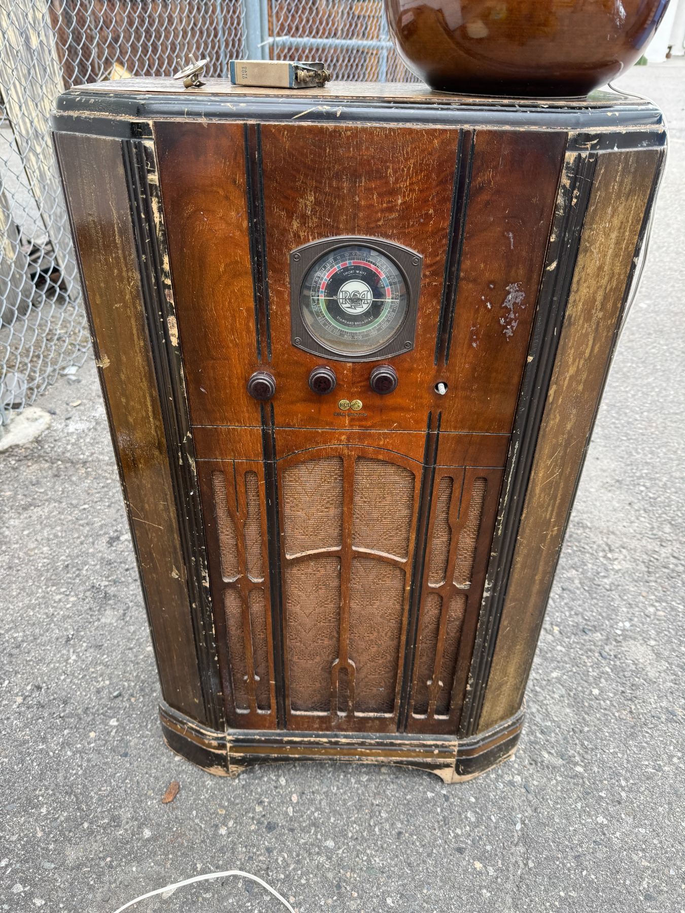 Antique RCA radio