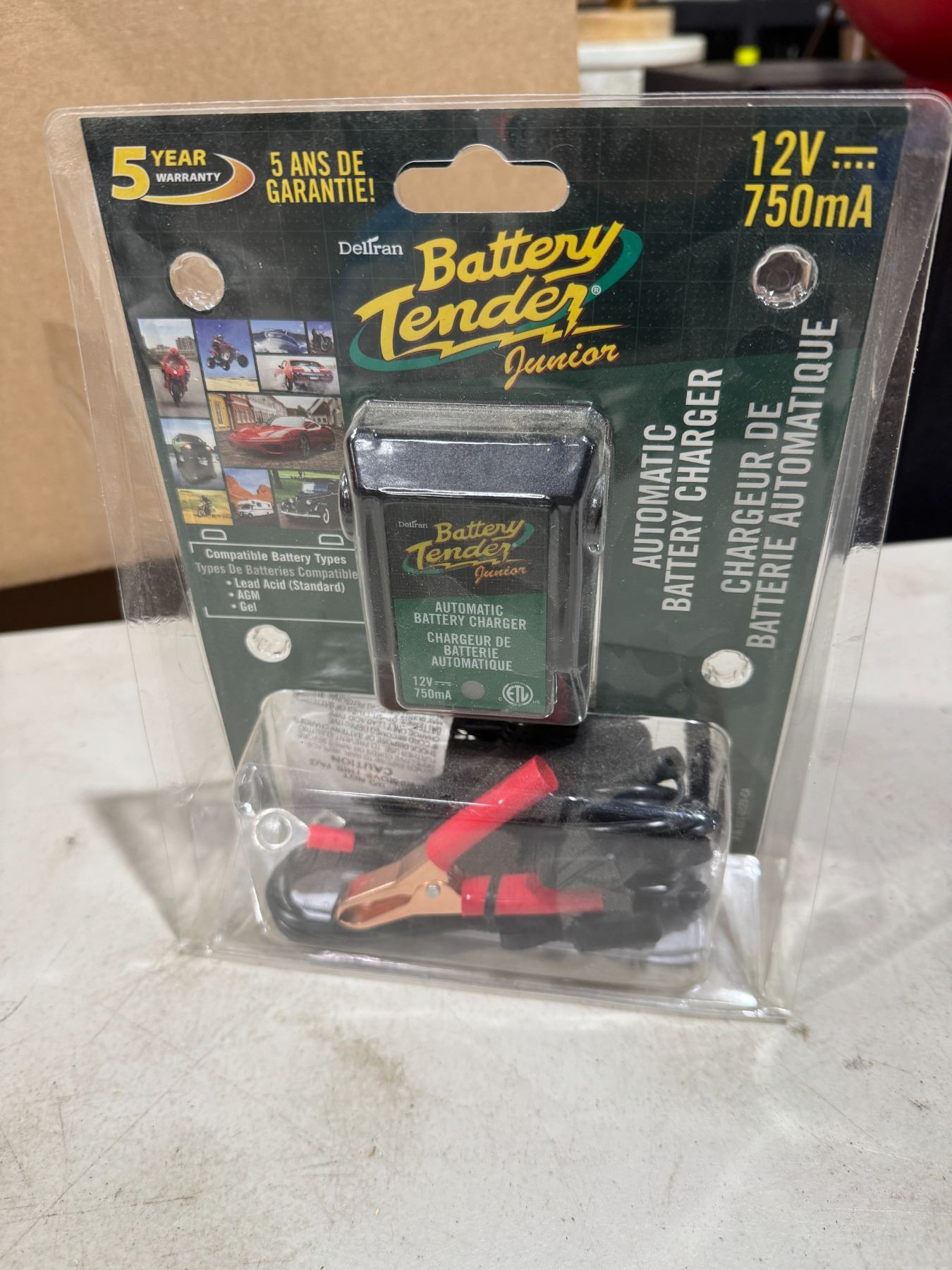 Battery tender Junior automatic battery charger
