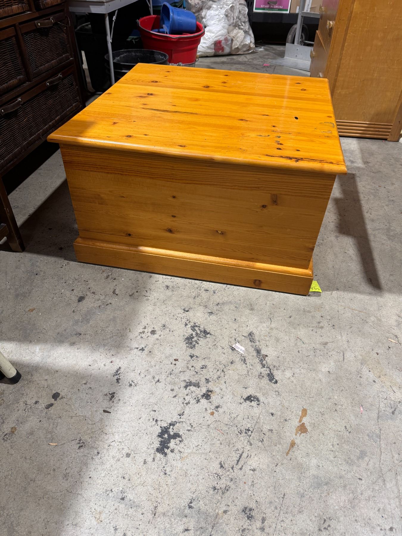 Storage box coffee table