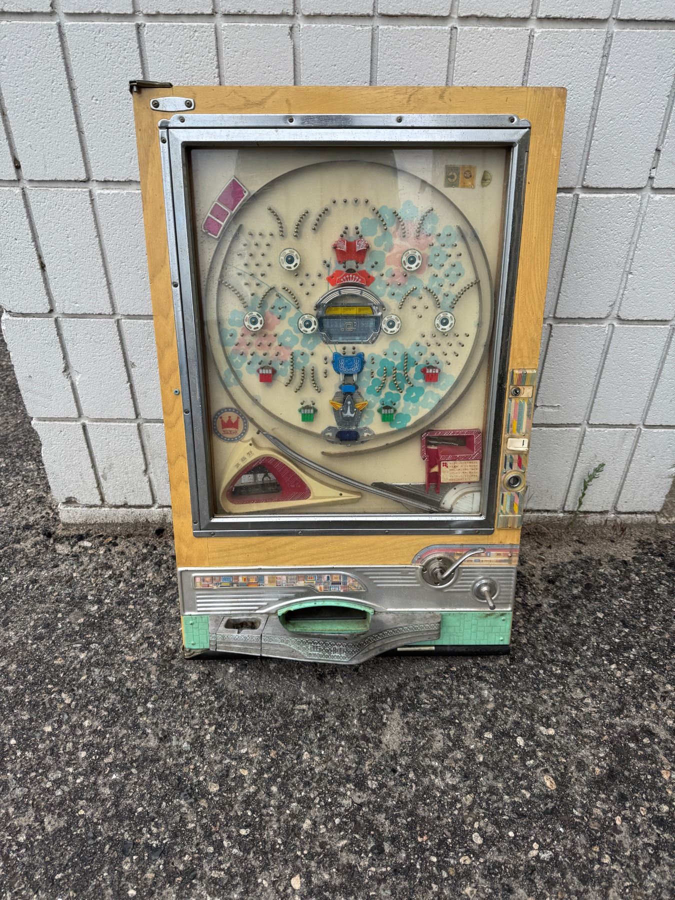Antique pinball machine untested