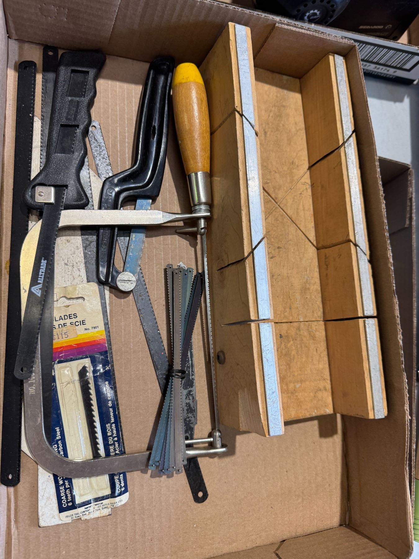 Saw blades and saw guide