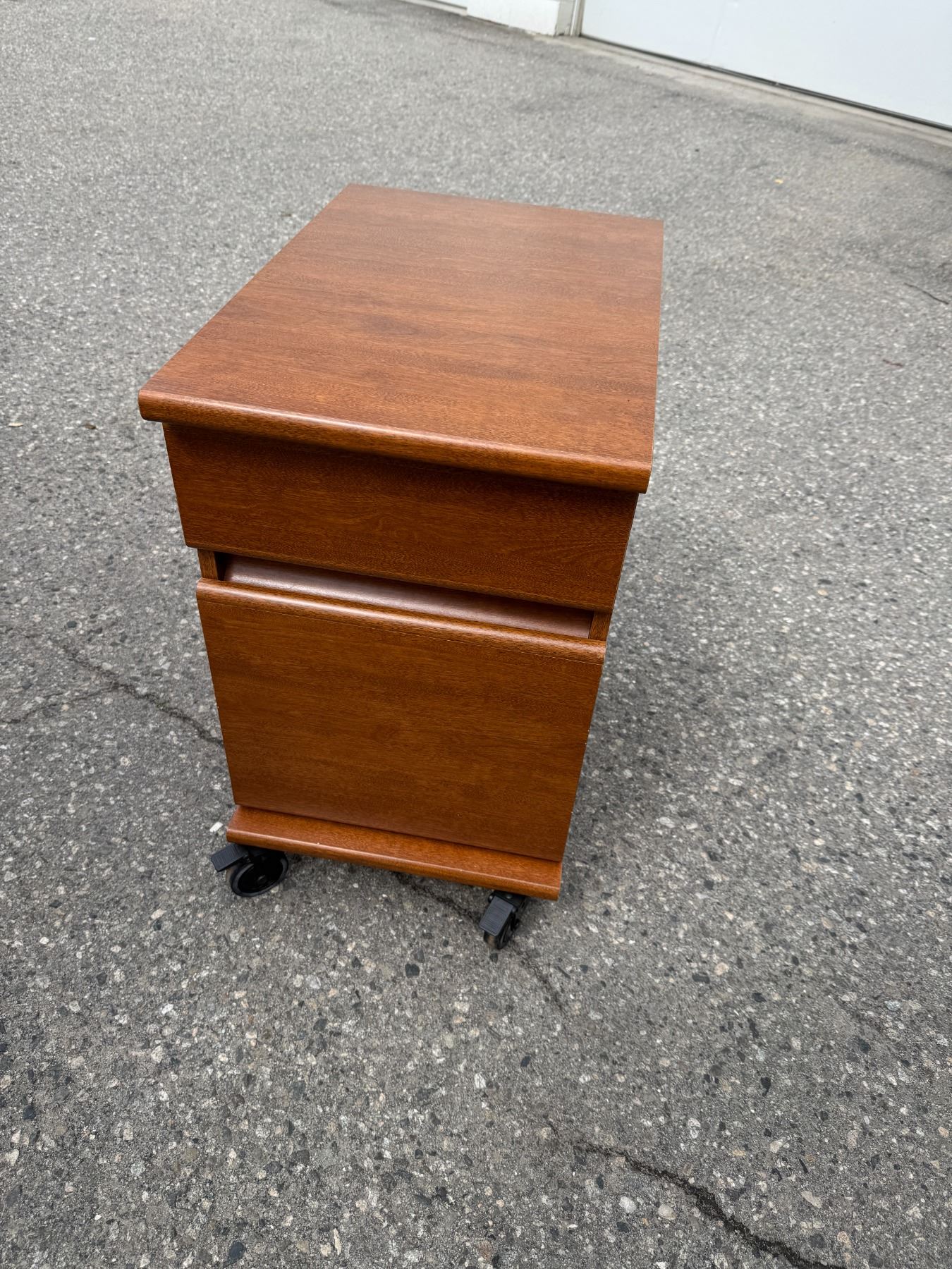 Office drawers on wheels