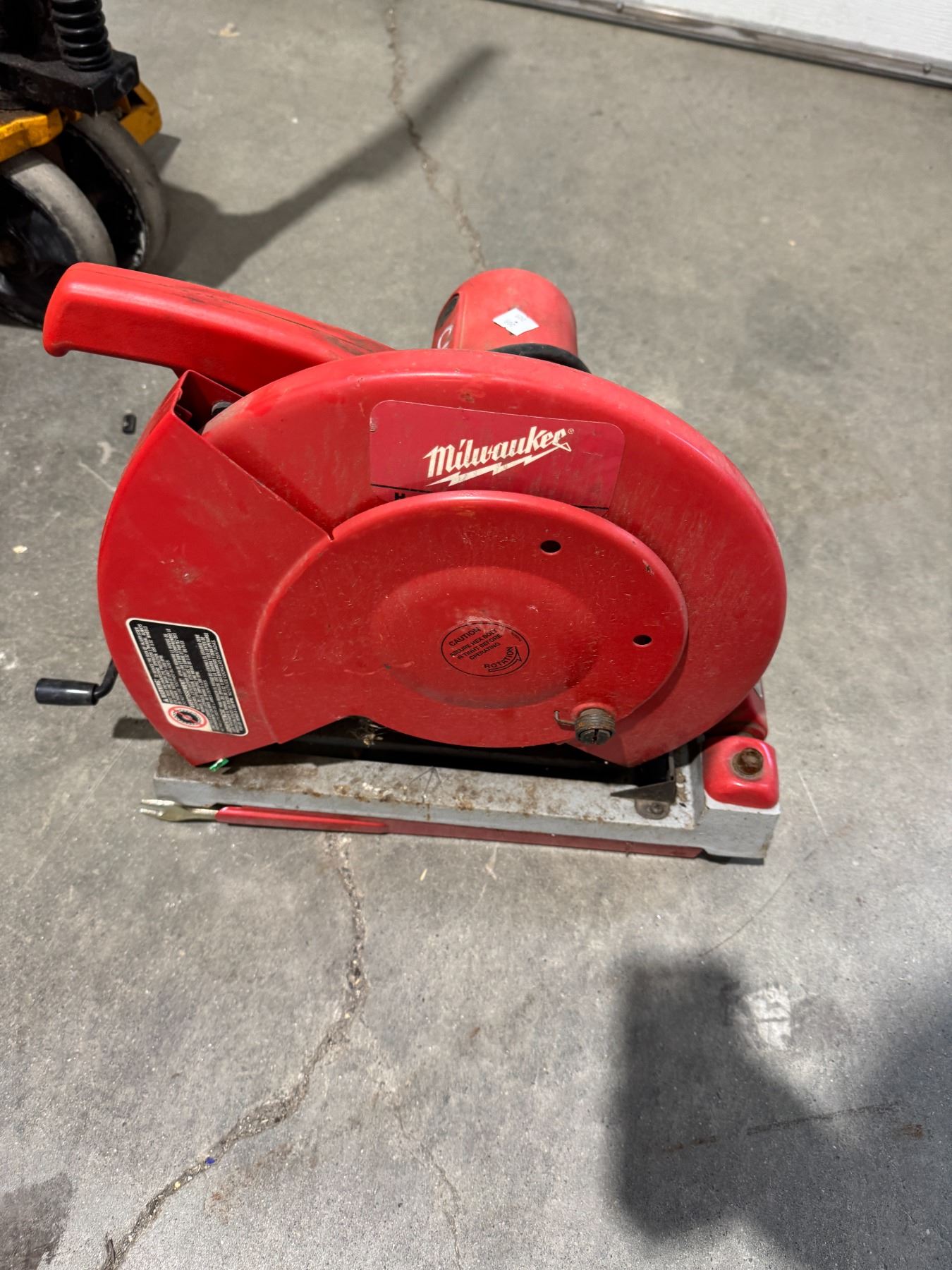 Makita 14 inch abrasive cutoff machine