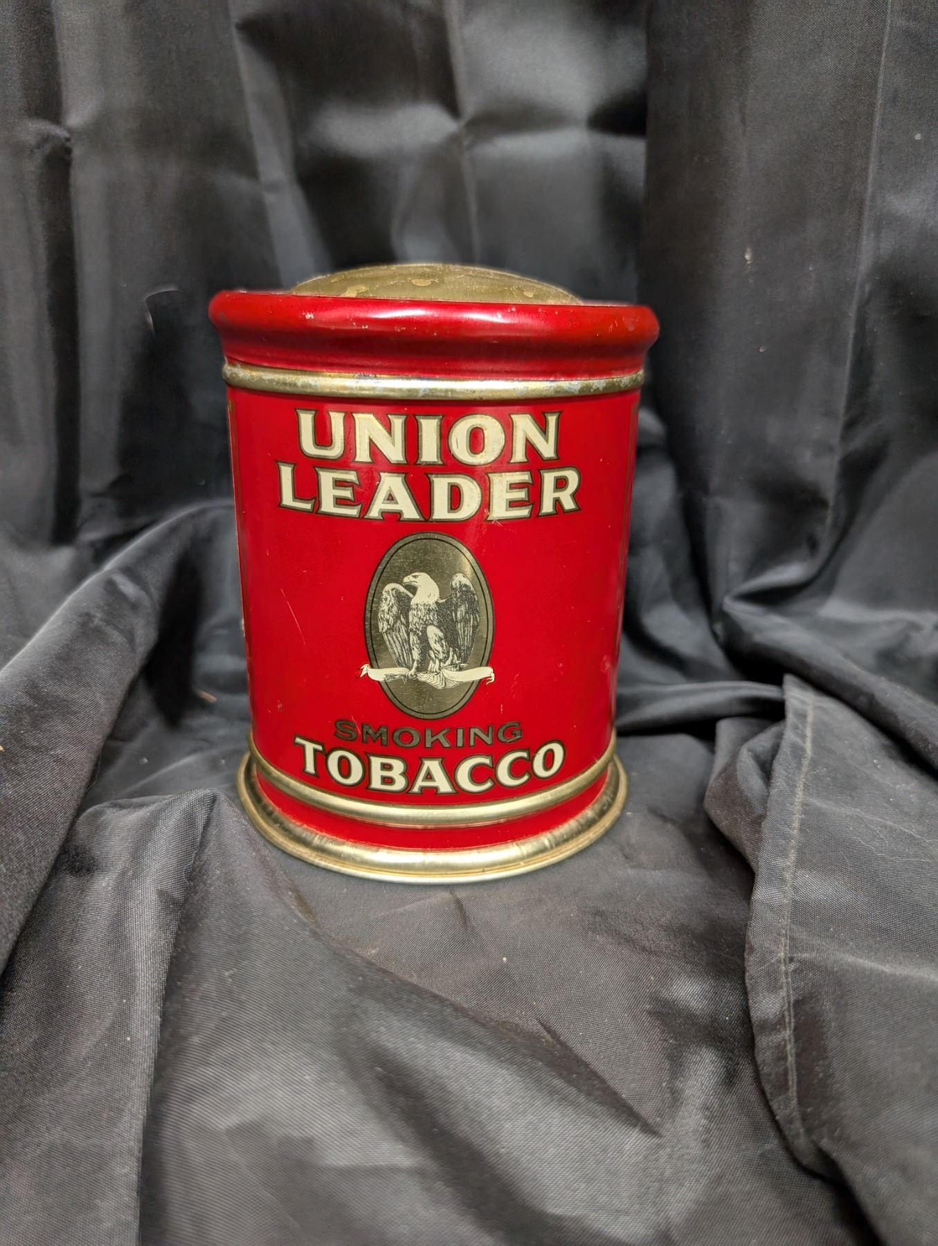 Union Leader smoking tobacco tin - Schmalz Auctions