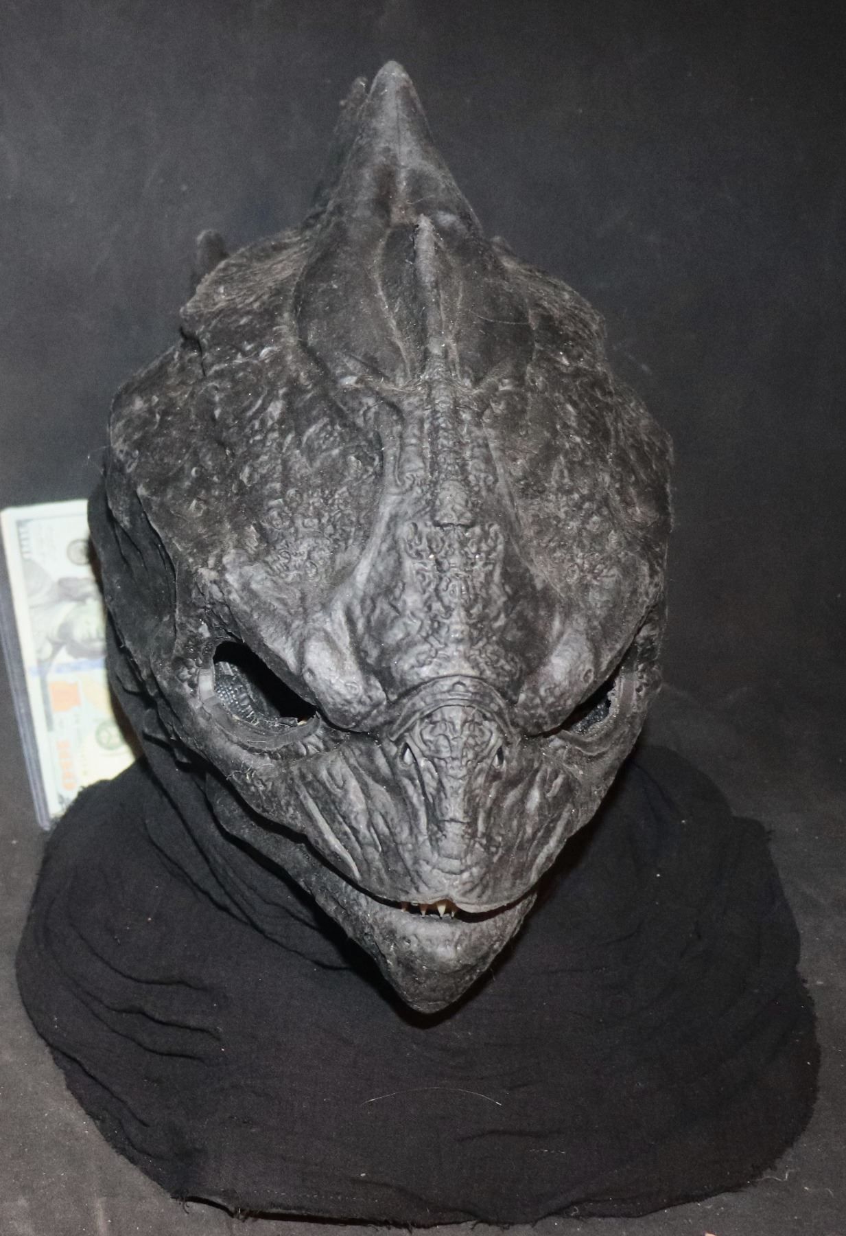 GODZILLA LIKE FULL HEAD MASK WITH SPRING JAW AND CLOAK SNL?
