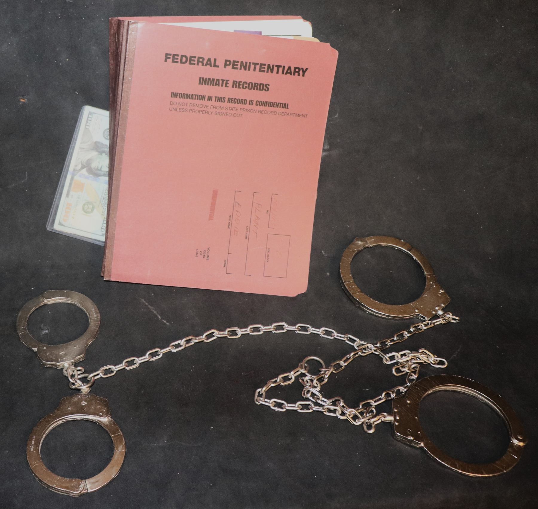 PIXELS EDDIE PLANT [PETER DINKLAGE] PRISON FILE WITH SHACKLES