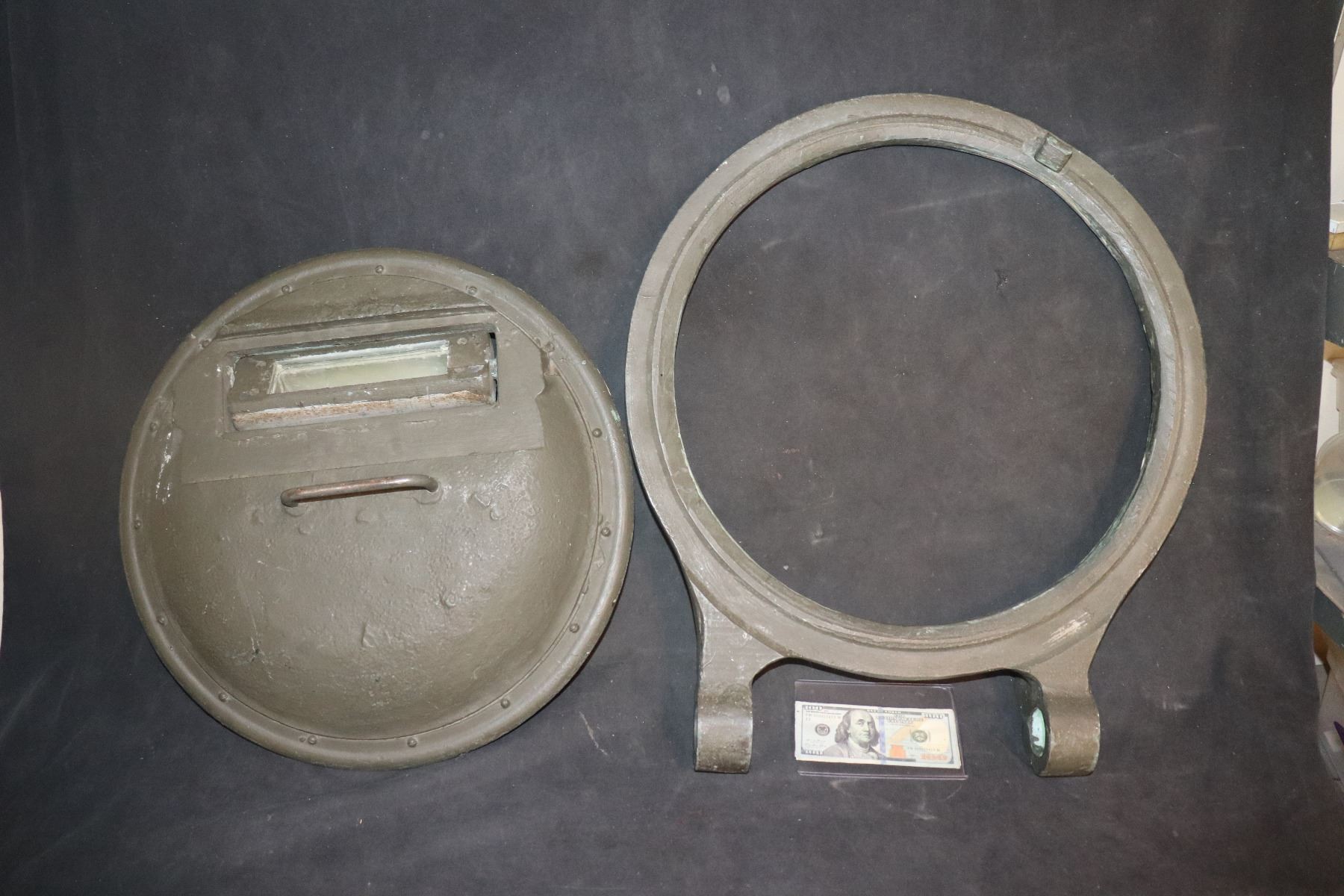 FURY HERO TANK HATCH WITH GUN PORTAL & BRACKET