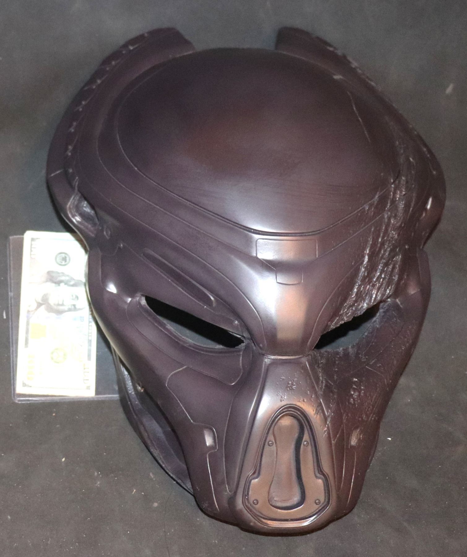 PREDATOR THE FUGITIVE BATTLE DAMAGED HELMET MASTER CASTING