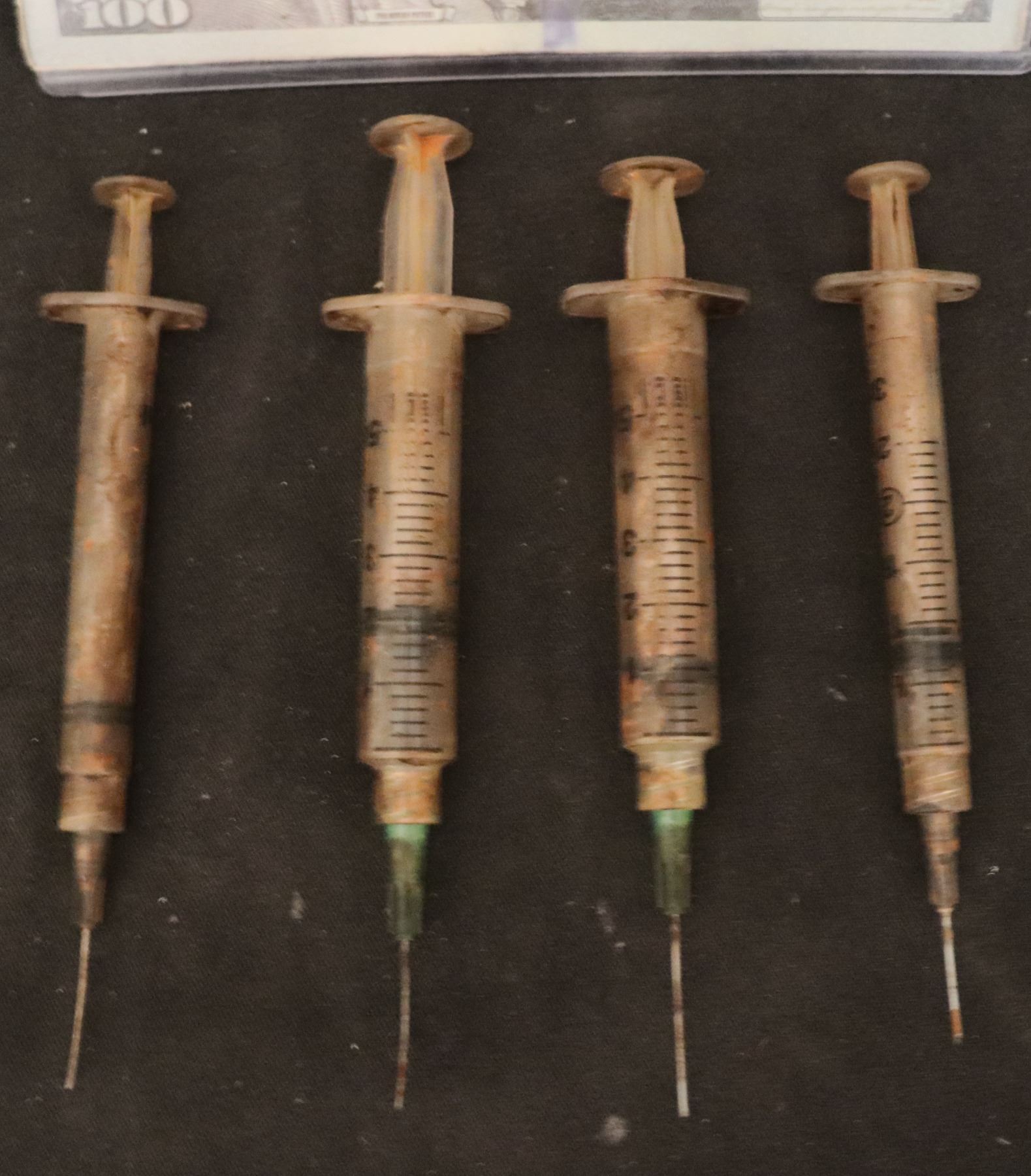 SAW II NEEDLE PIT TRAP SYRINGES SCREEN USED LOT OF 4 B